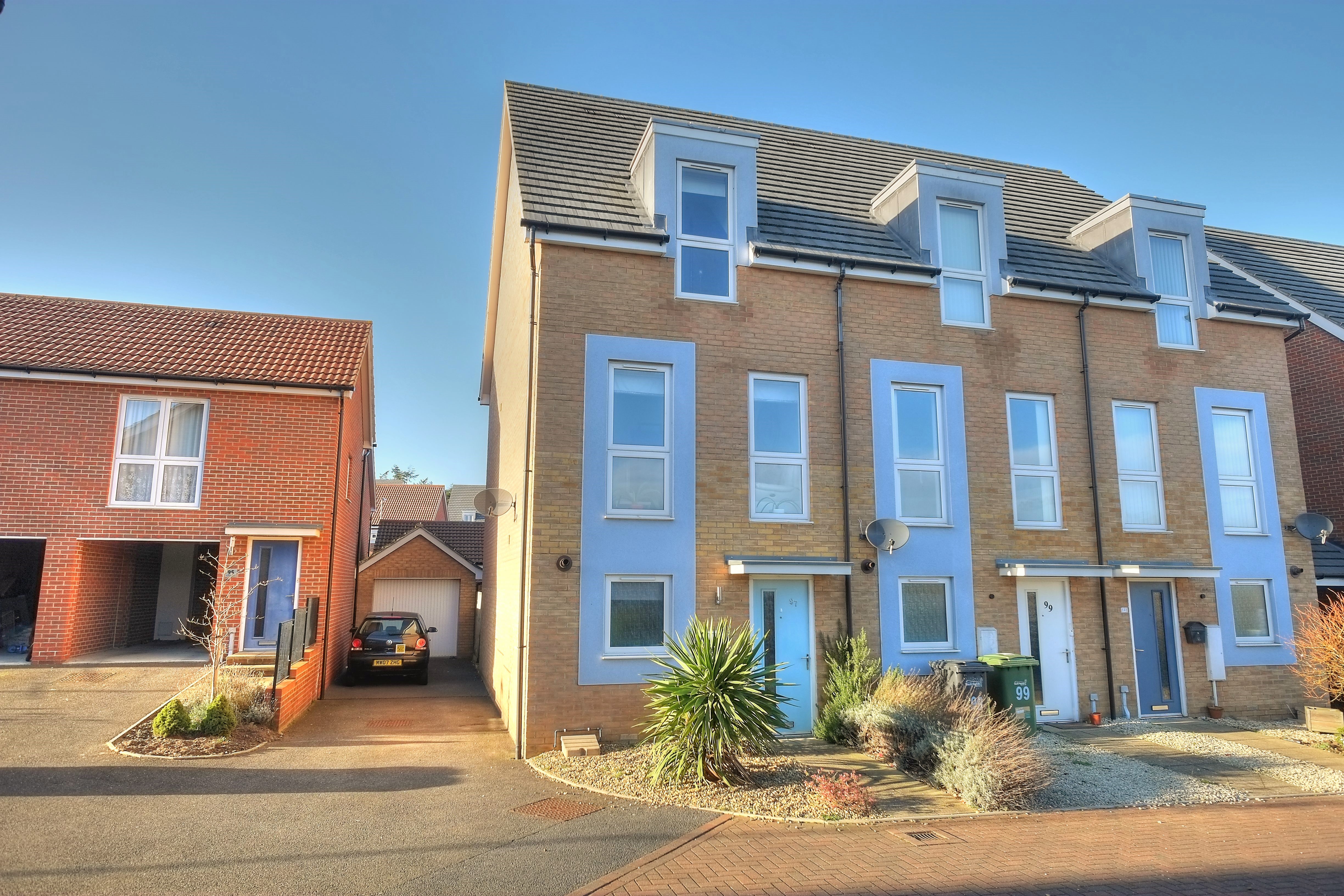 3 bedroom semi-detached house for sale in Poethlyn Drive, Norwich, NR8 5BP