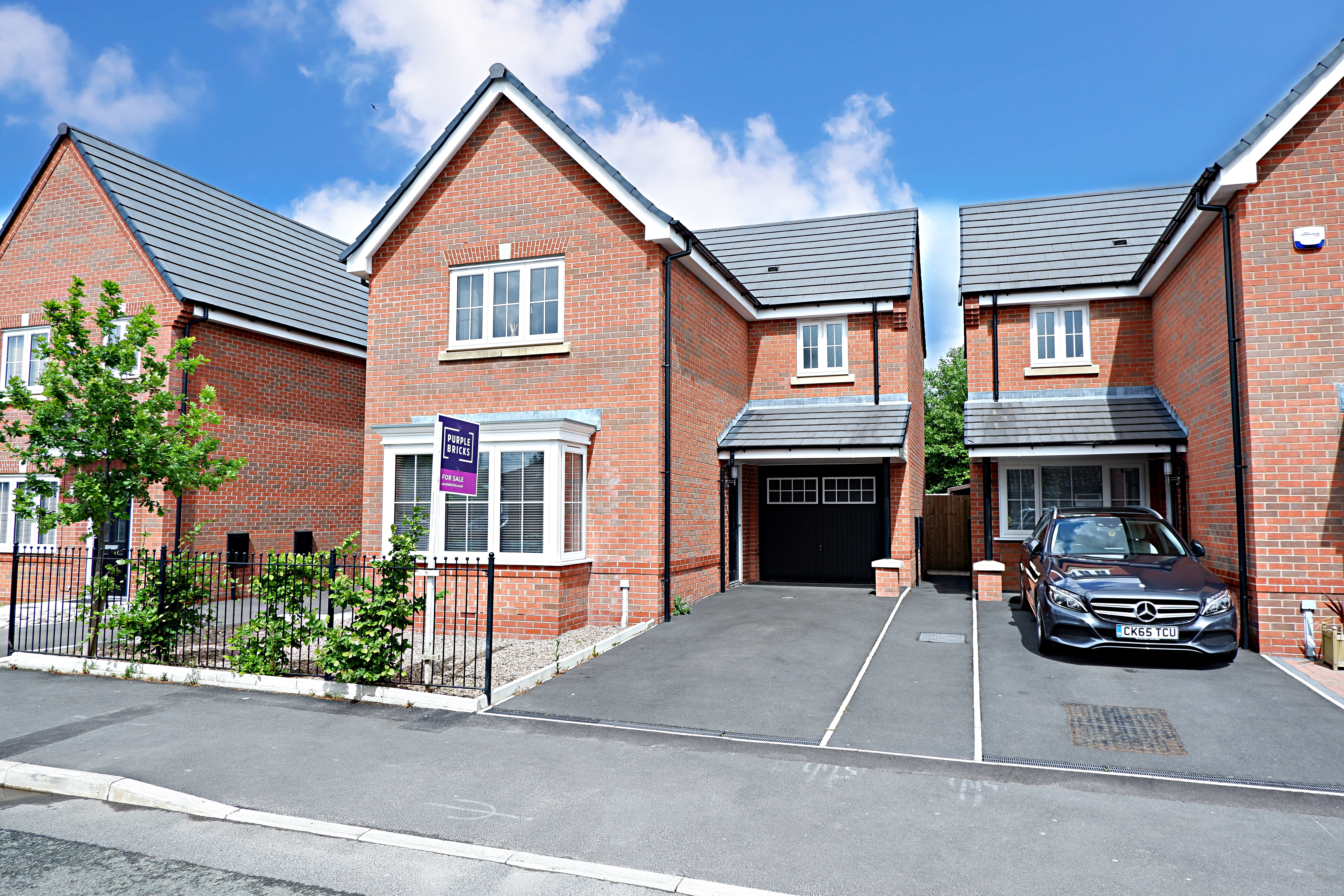 3 bedroom detached house for sale in Byron Terrace, Manchester, M35 9EU