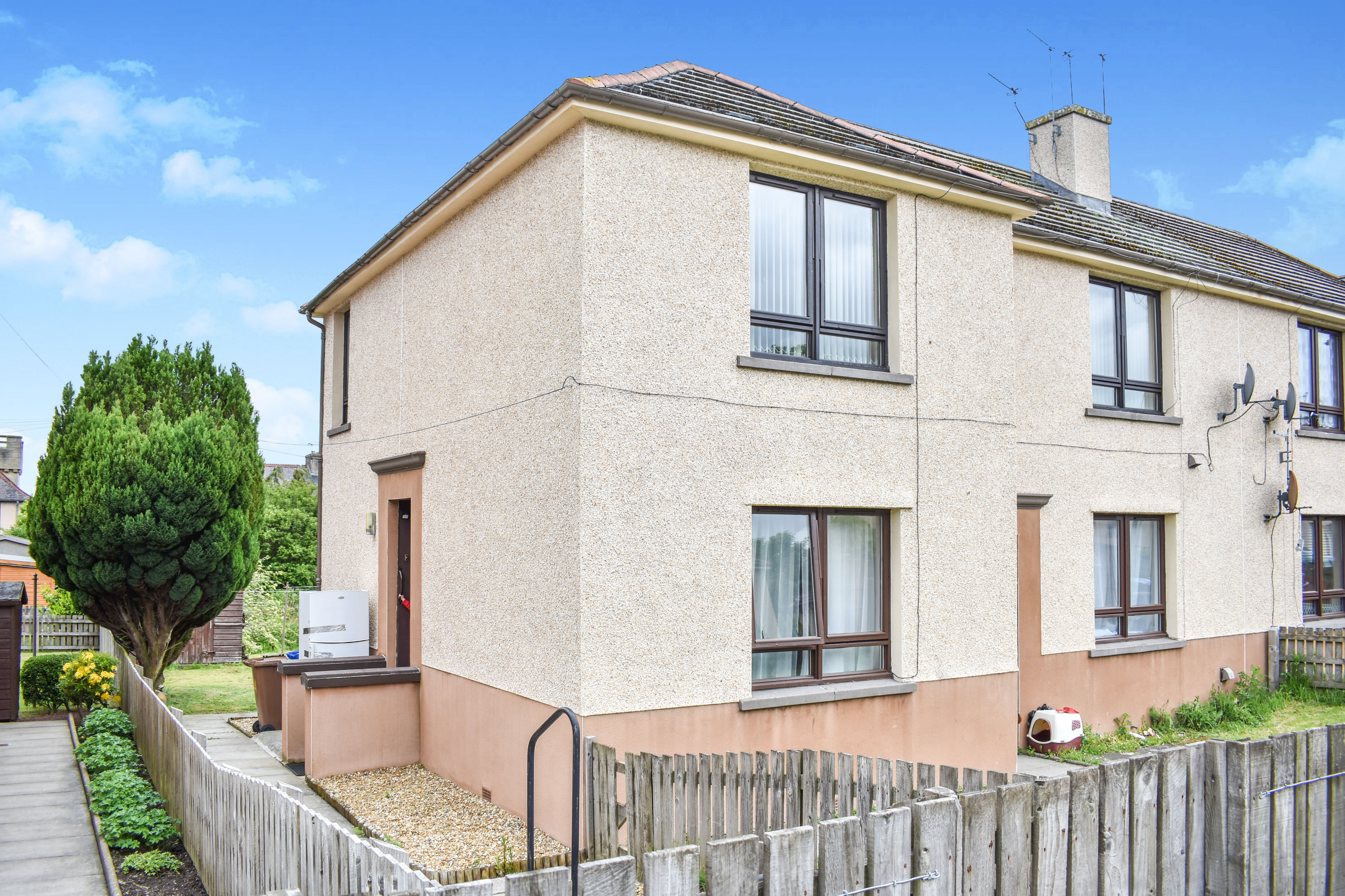 2 bedroom flat for sale in Barbauchlaw Avenue, Bathgate, EH48 2PU