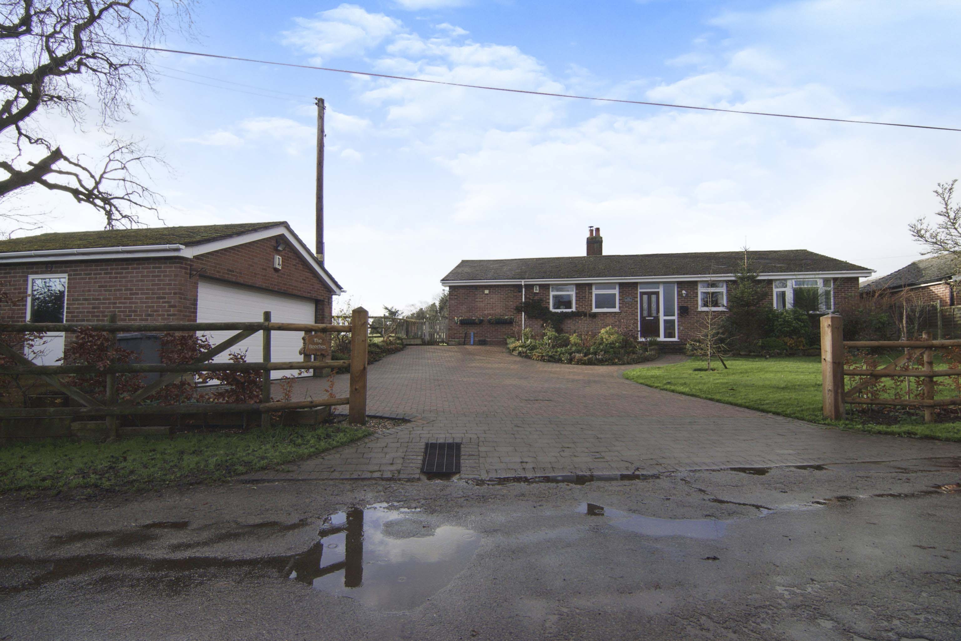 3 bedroom detached bungalow for sale in Dalbury Lees, Ashbourne, DE6 5BE
