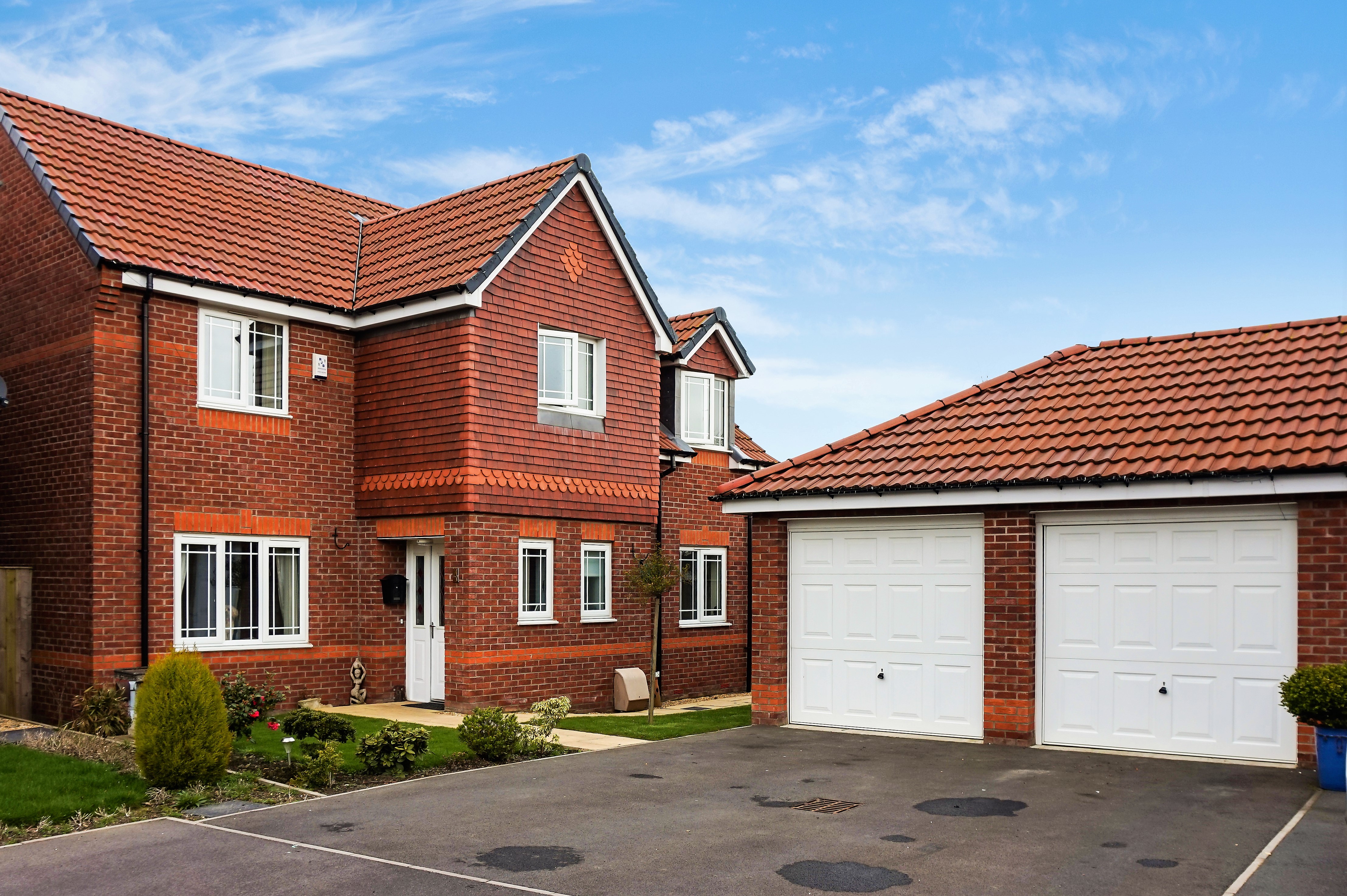 4 bedroom detached house for sale in Longwood Hall Rise, Alfreton, DE55 3HD