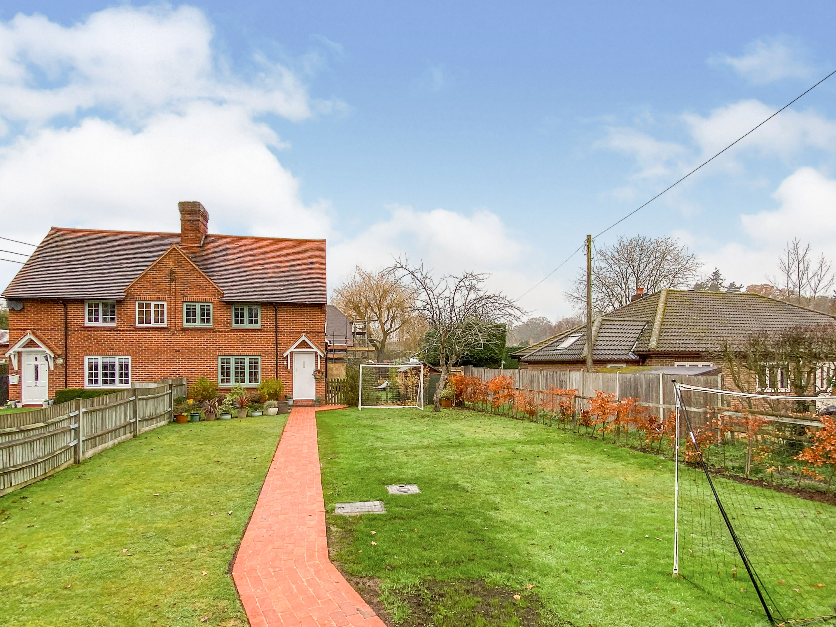 3 bedroom cottage for sale in Rotherwick, Hook, RG27 9BS
