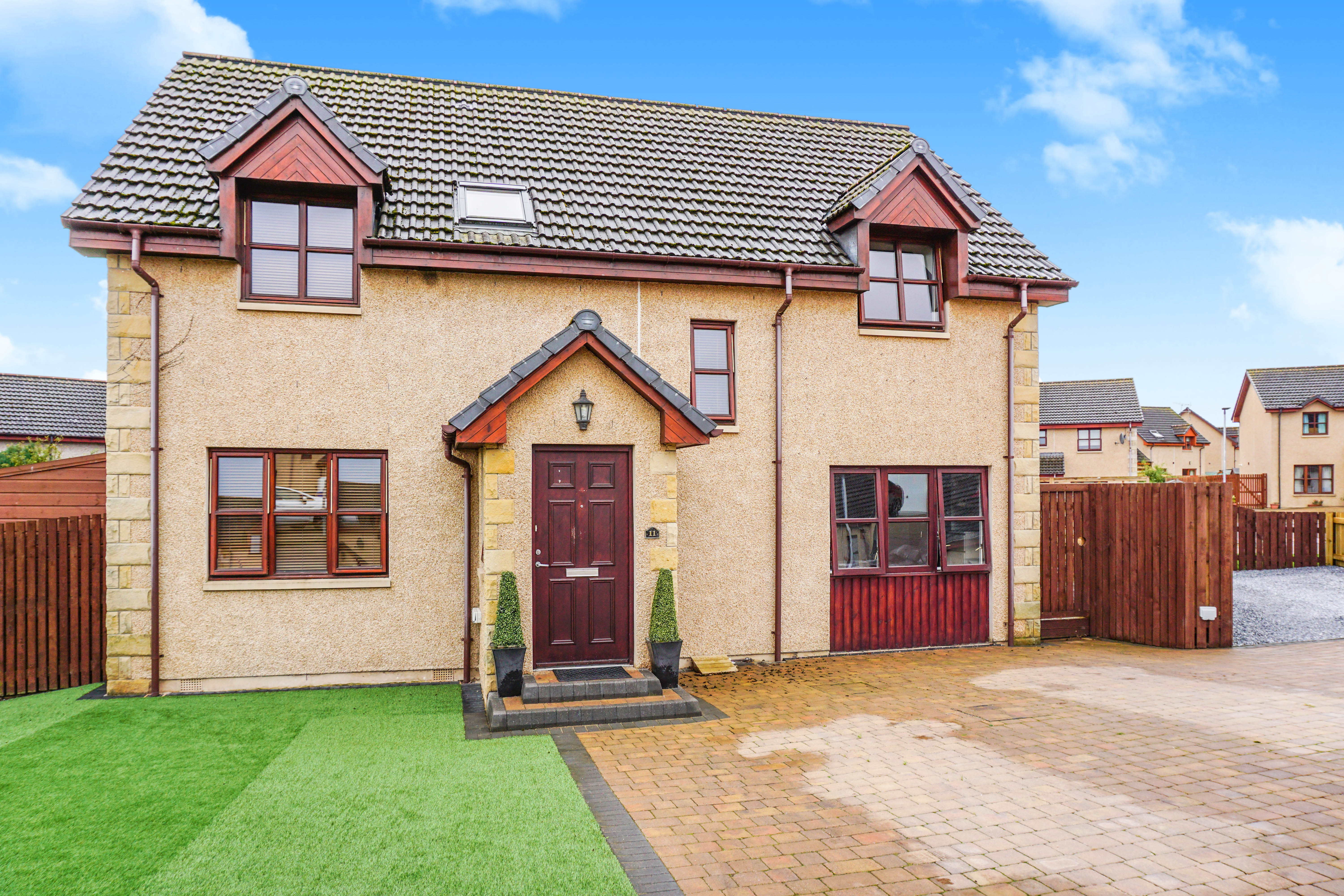 5 bedroom detached house for sale in Glassgreen Place, Elgin, IV30 6JE