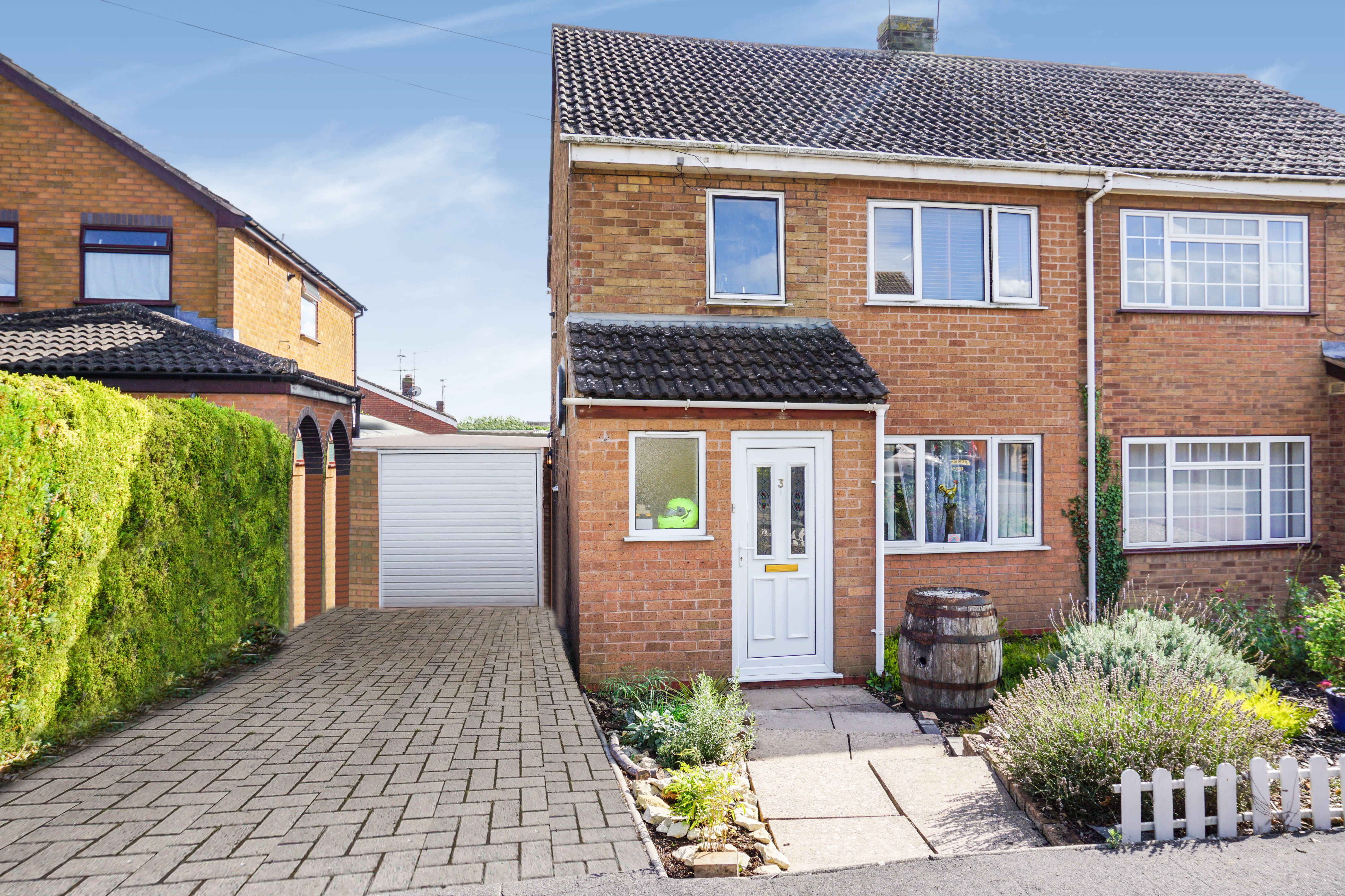 4 bedroom semi-detached house for sale in Glebe Road, Southam, CV47 0LE