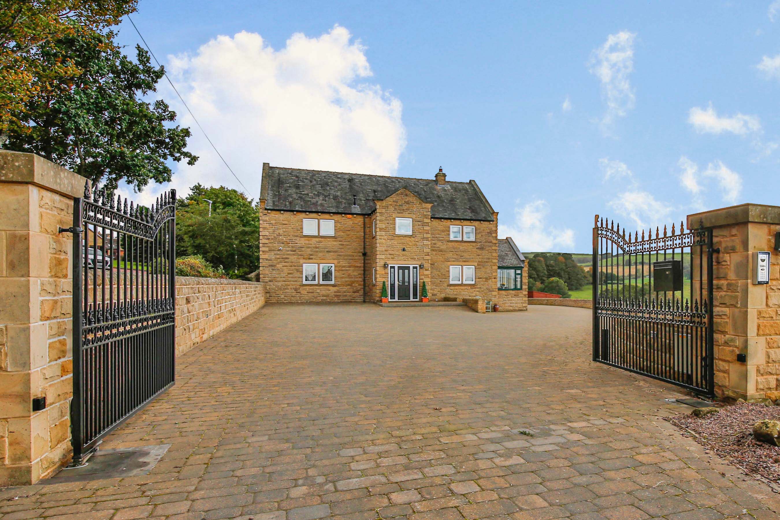 5 bedroom detached house for sale in Castleside, Consett, DH8 9AT