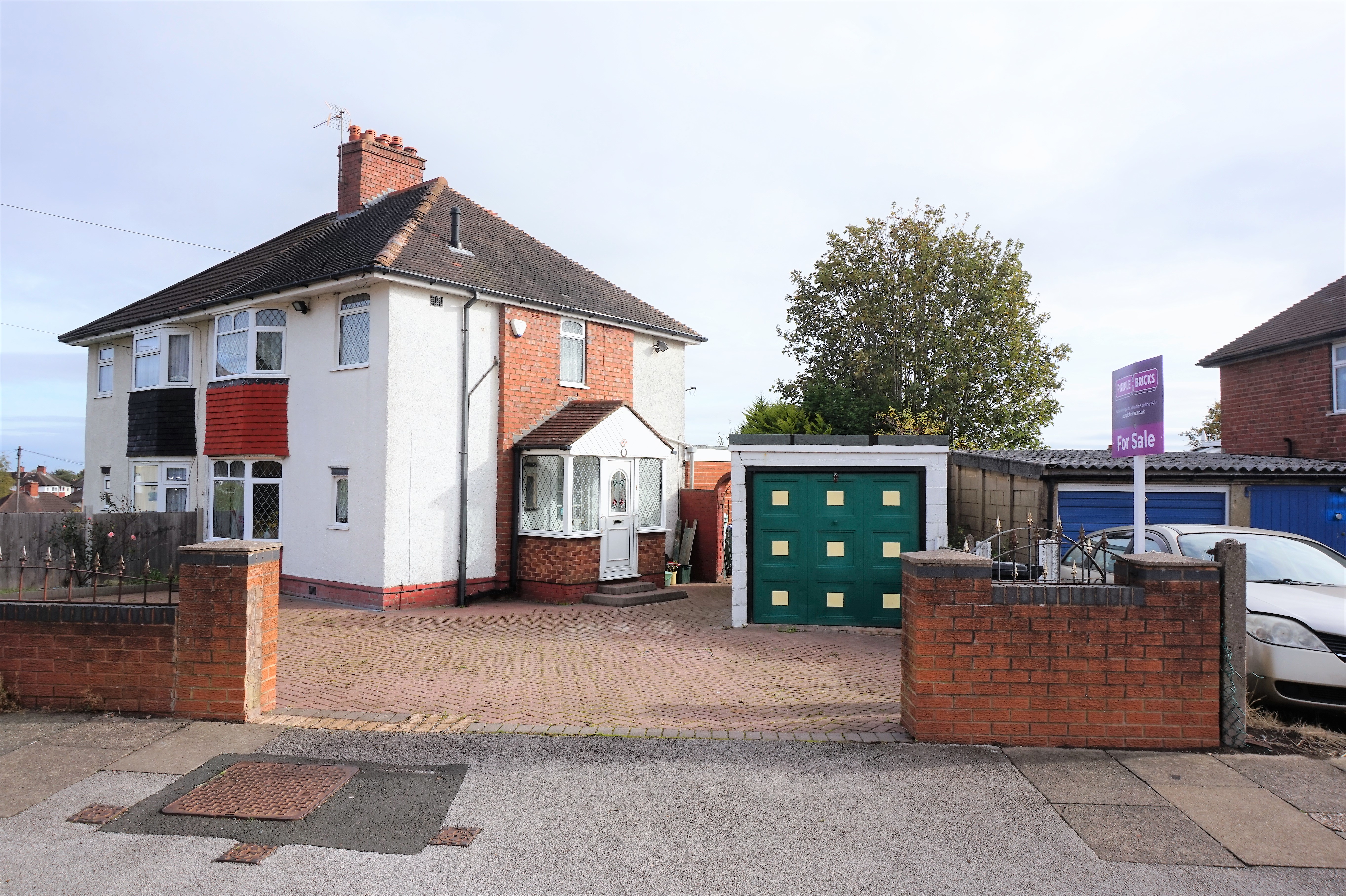 3 bedroom semi-detached house for sale in Salop Road, Oldbury, B68 9AE