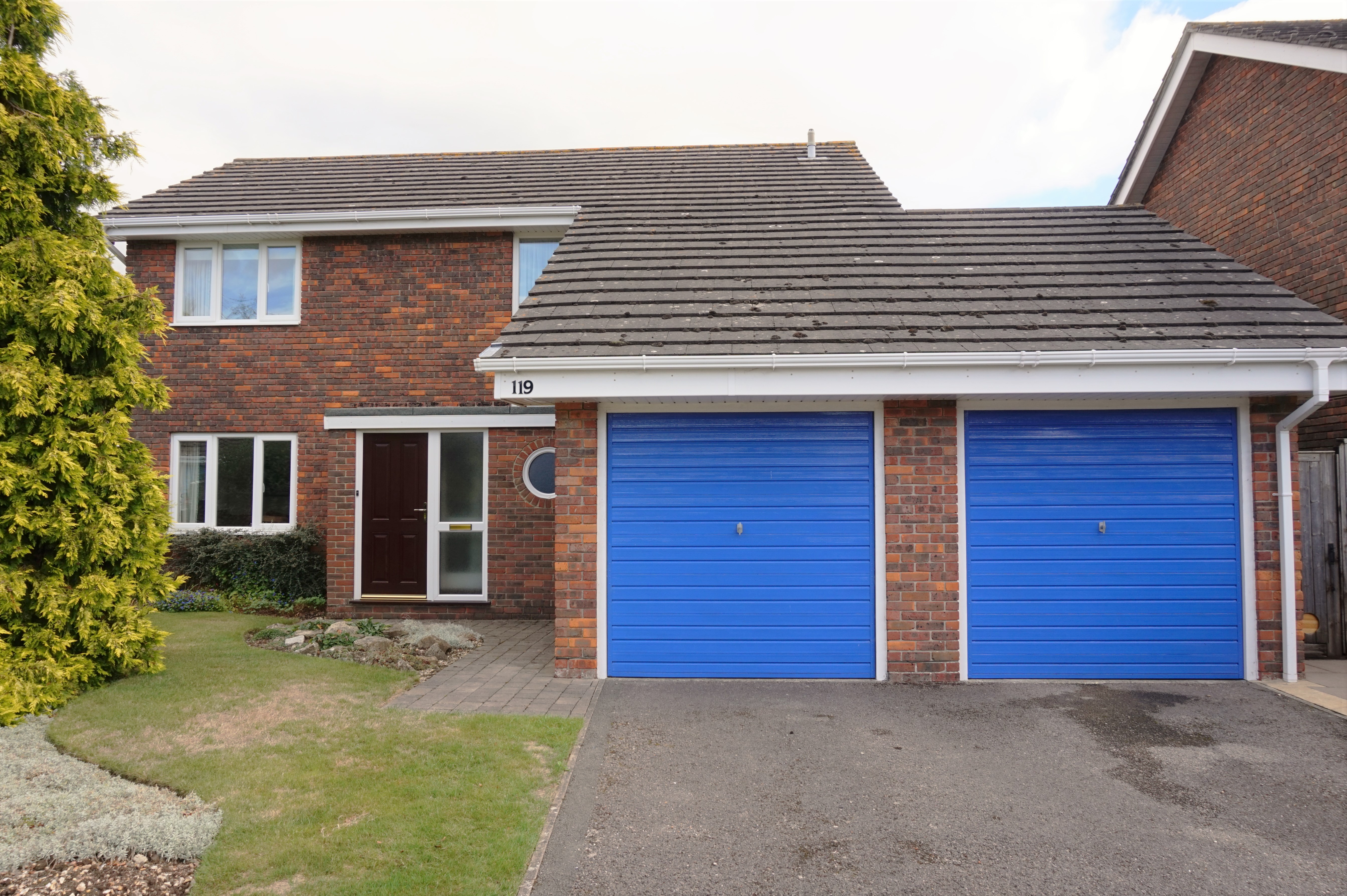 4 bedroom detached house for sale in Maplehurst Road, Chichester, PO19 6RP