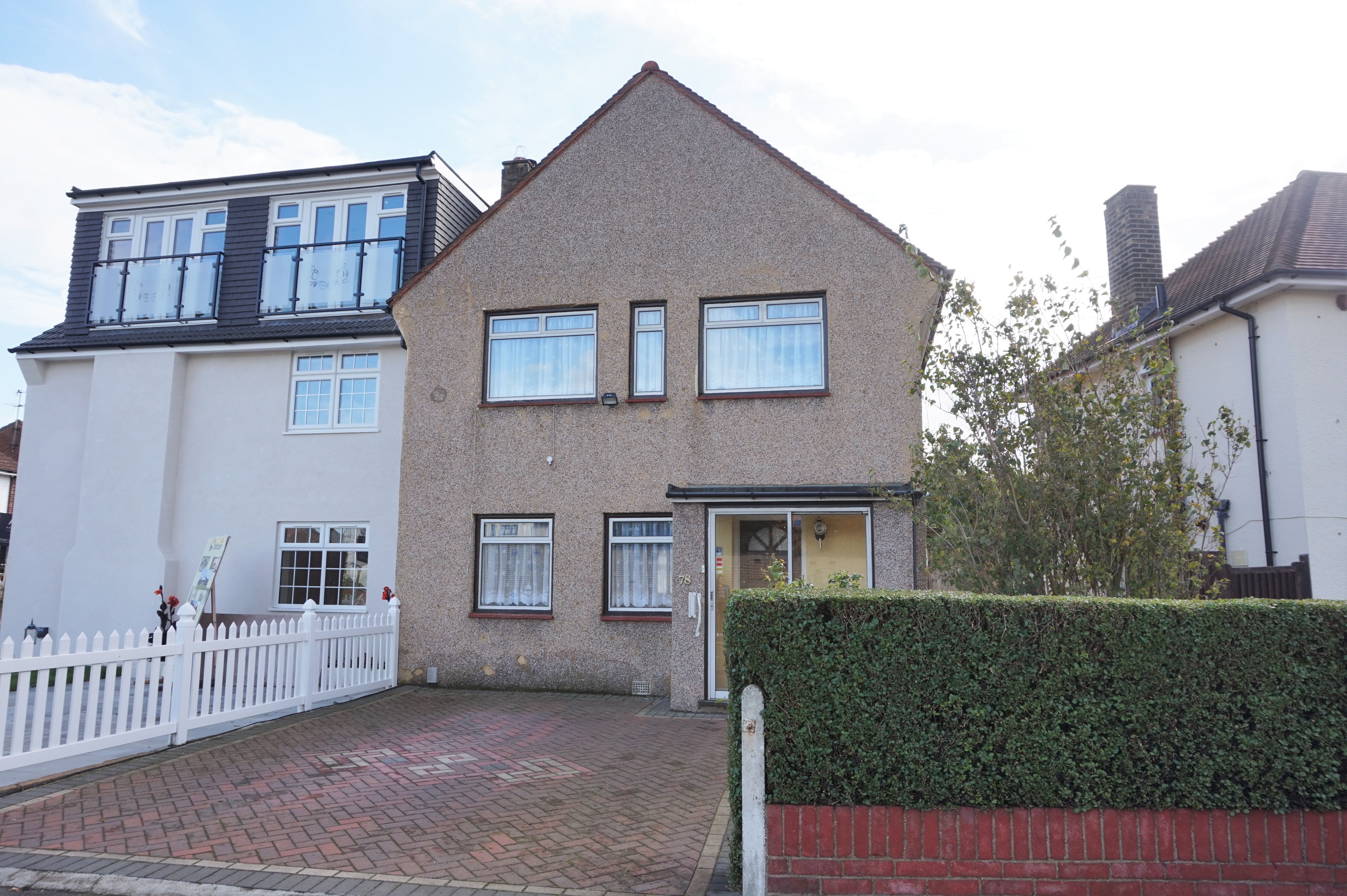 3 bedroom semi-detached house for sale in Oaks Lane, Ilford, IG2 7PW