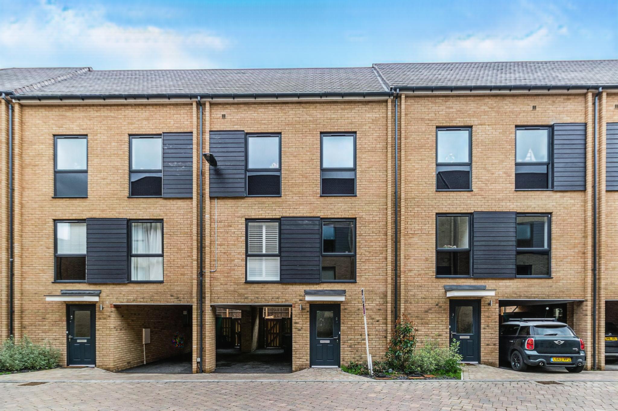 4 bedroom terraced house for sale in Cotton Way, Hackbridge, SM6 7FA