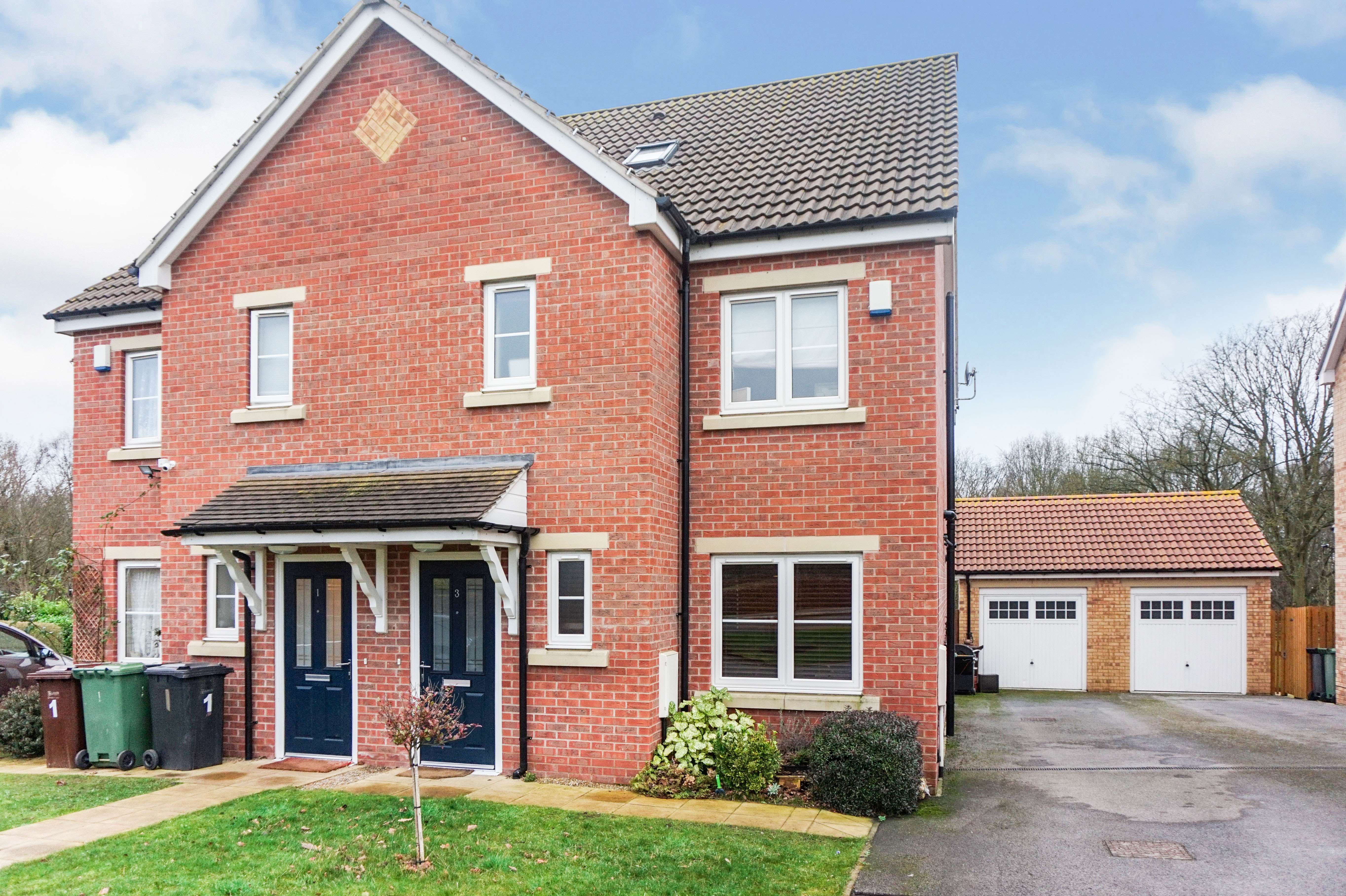 4 bedroom semi-detached house for sale in The Laurels, Leeds, LS17 5GA