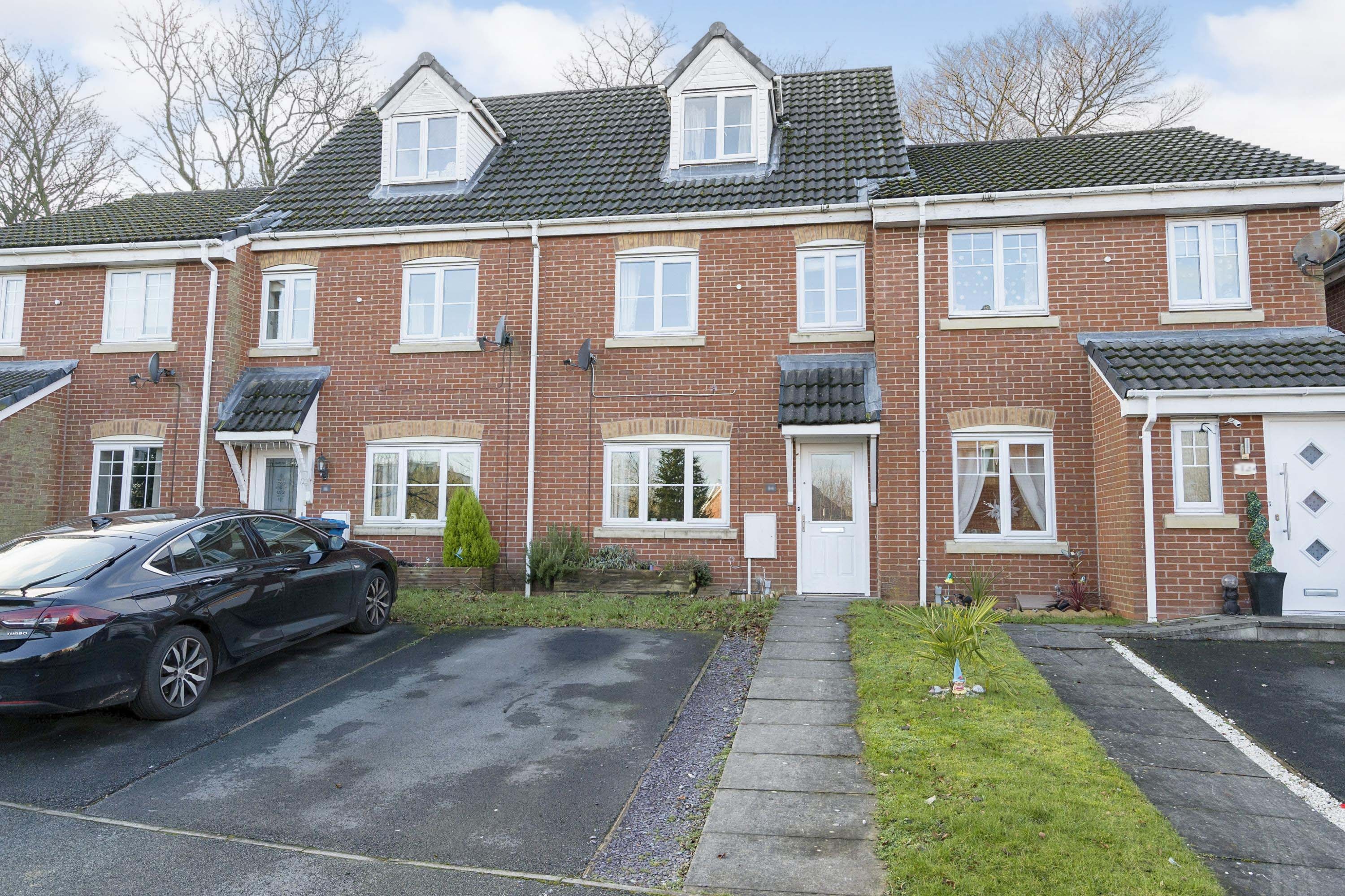 3 bedroom town house for sale in Tunstall Close, Bury, BL9 9GN