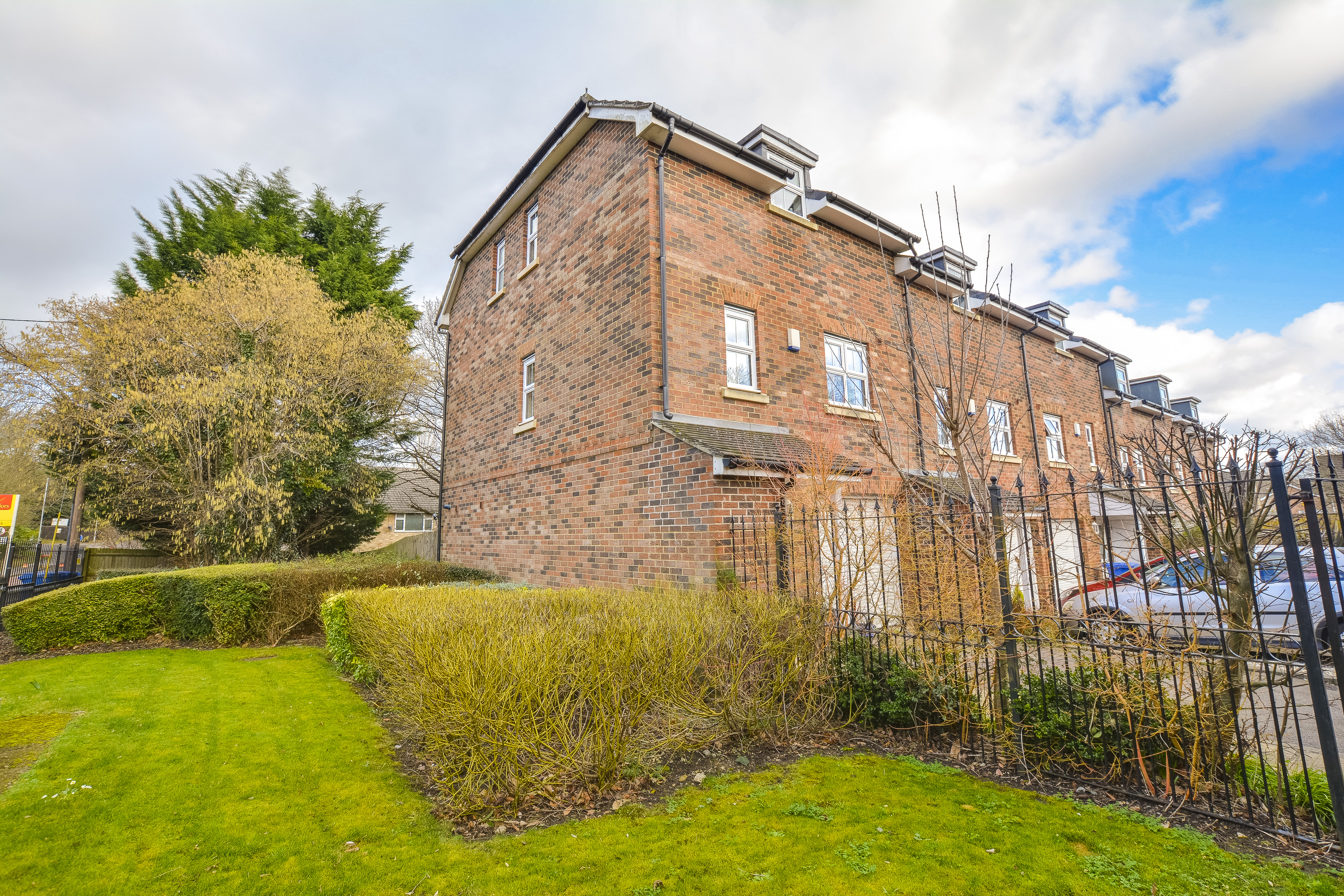 3 bedroom end of terrace house for sale in Cranbourne Towers, Ascot ...