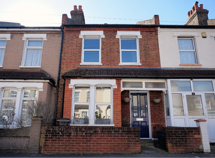 2 bedroom terraced house for sale in Bredon Road, Croydon, CR0 6JH