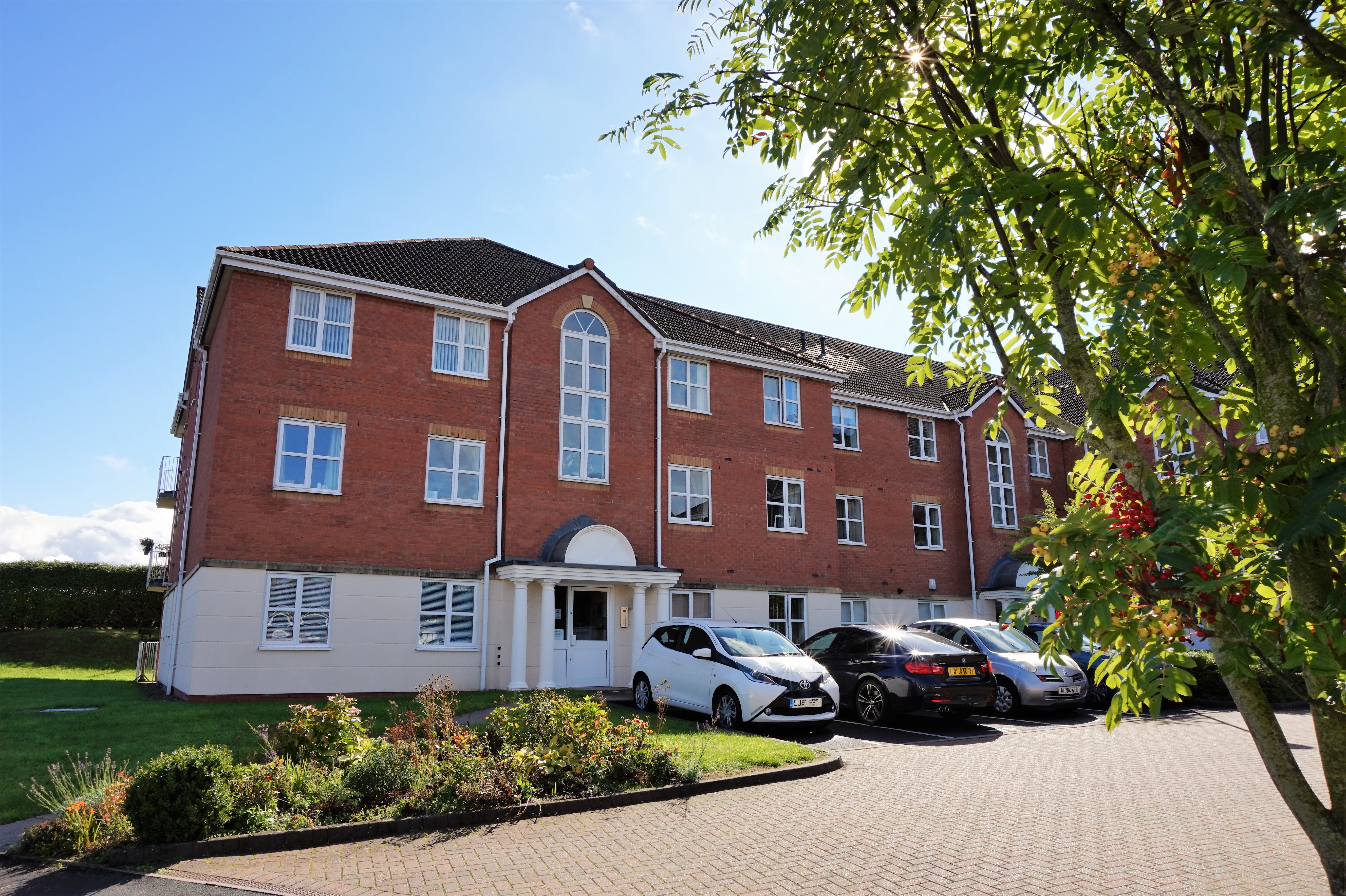 2 bedroom flat for sale in 40 Wyndley Close, Sutton Coldfield, B74 4JD