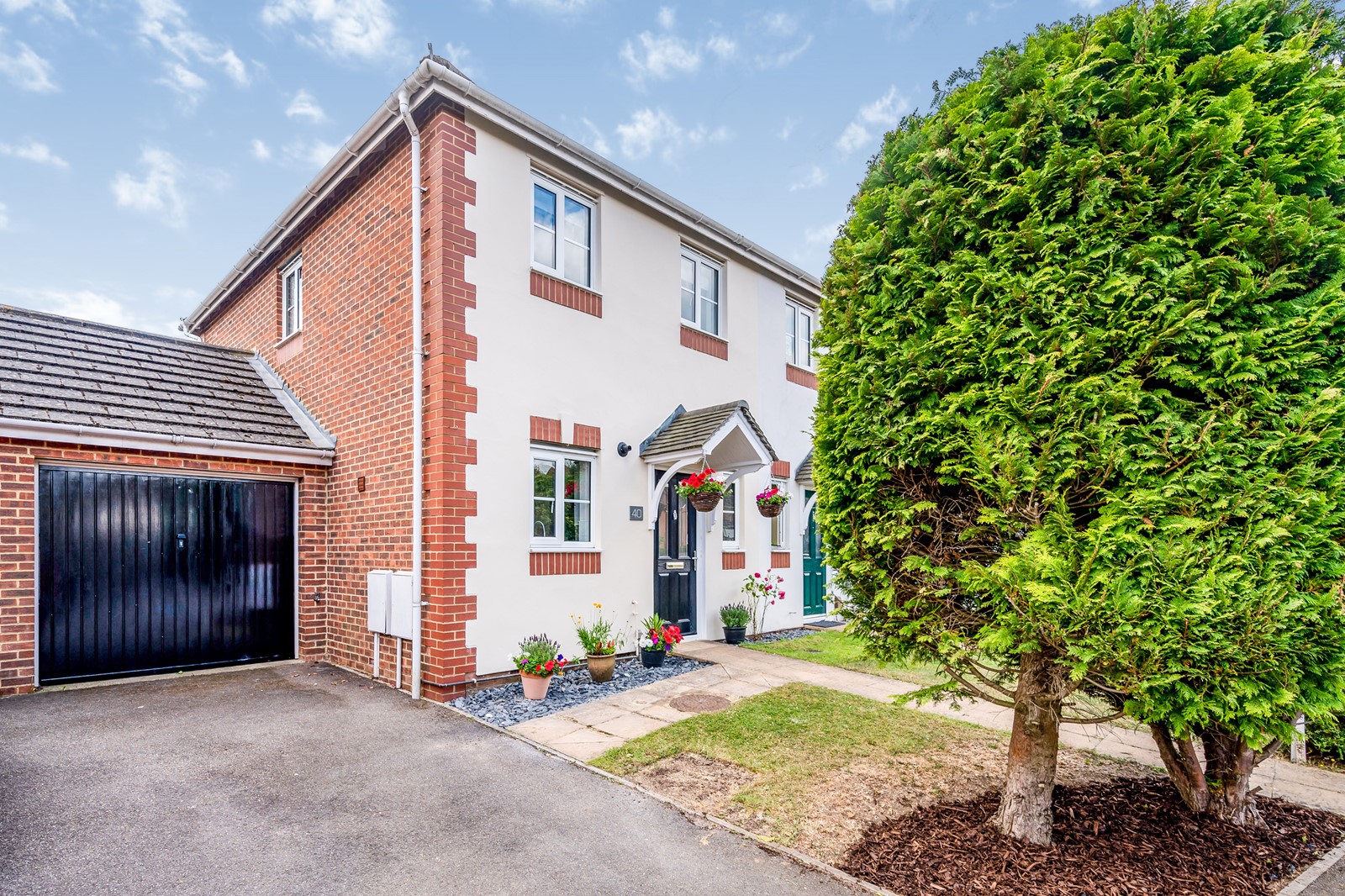 2 bedroom end of terrace house for sale in De Burgh Gardens, Tadworth ...