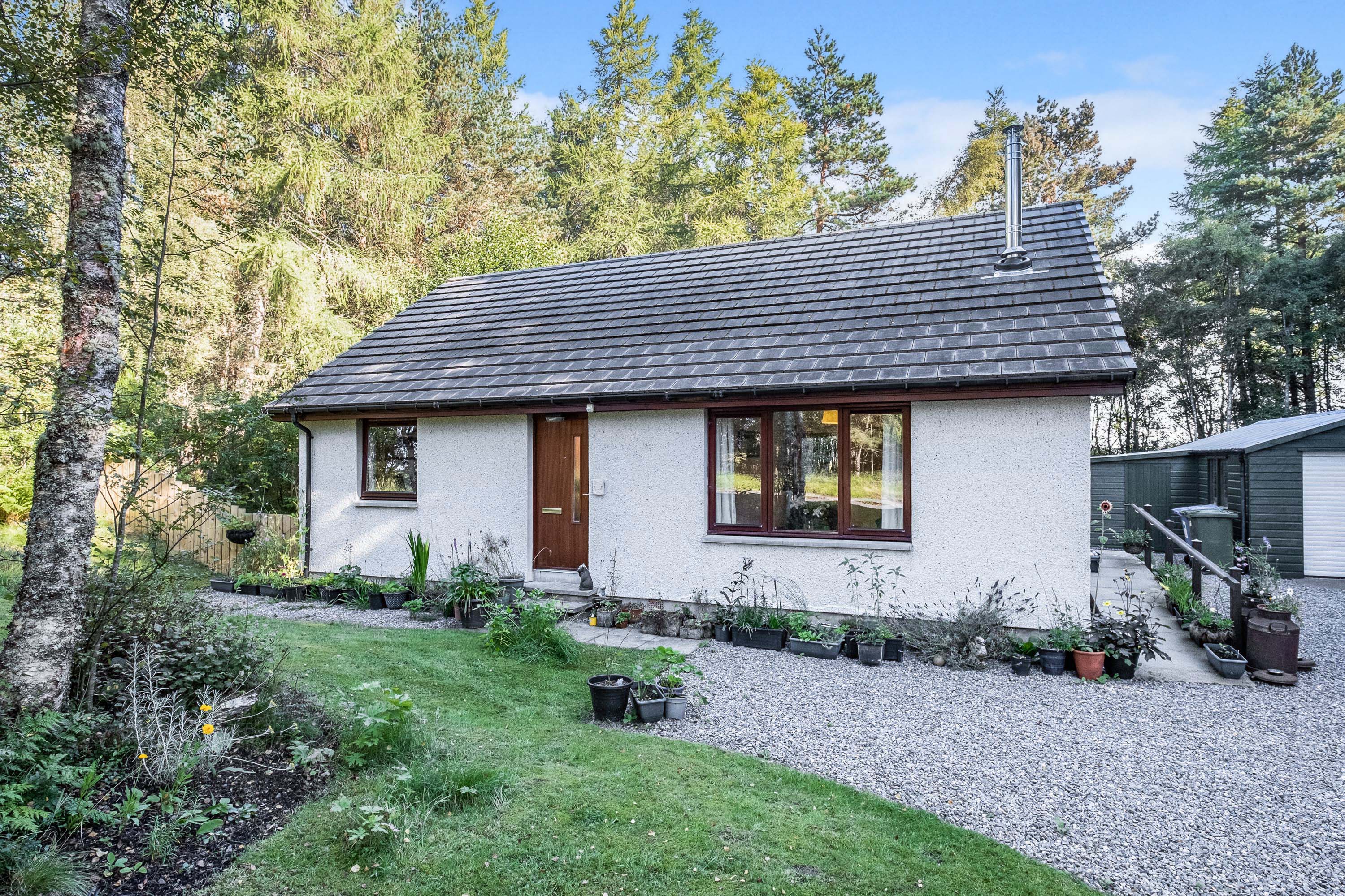 2 bedroom detached bungalow for sale in Gorthleck, Inverness, IV2 6UJ