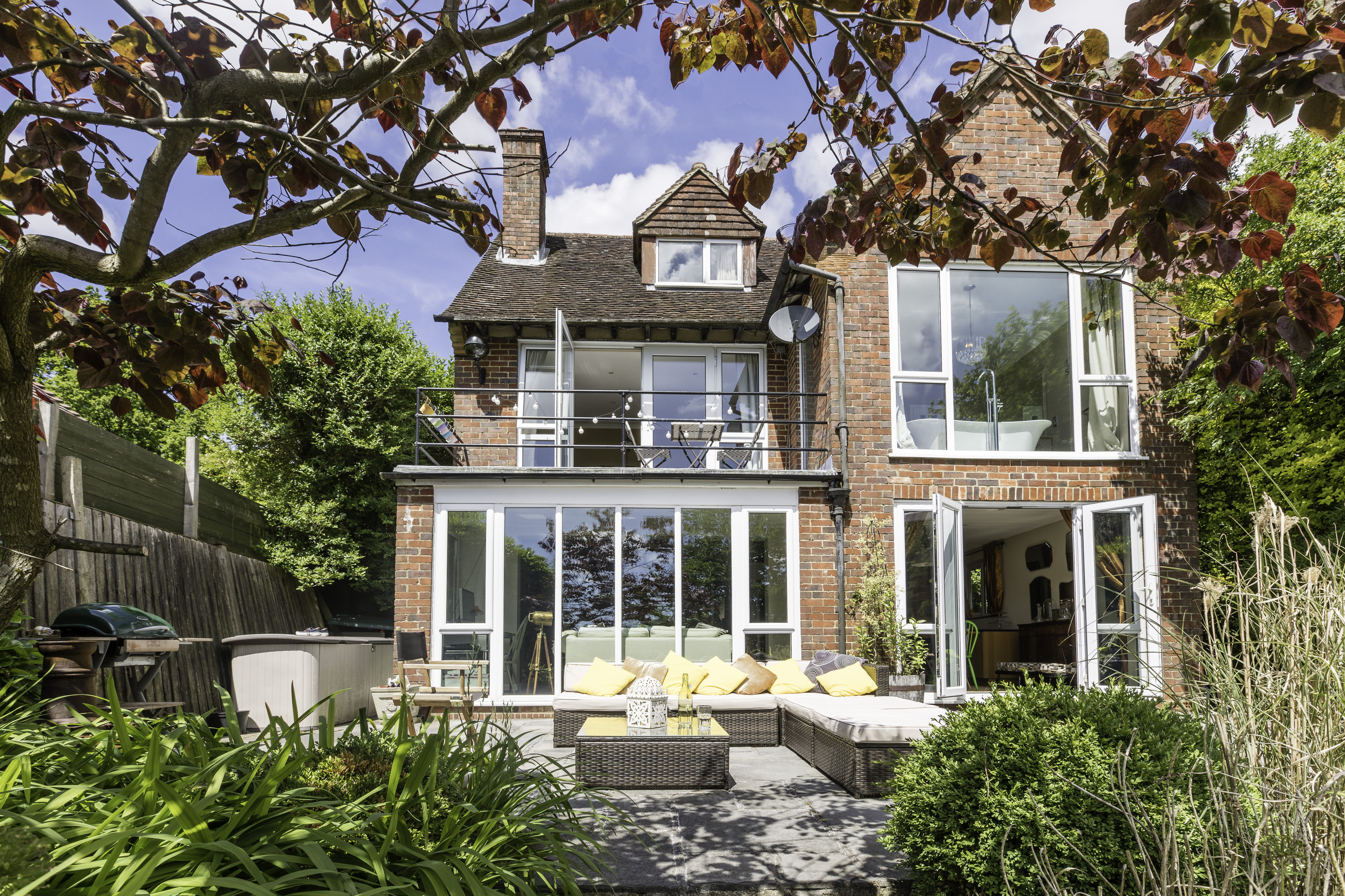 3 bedroom detached house for sale in Portsmouth Road, Hindhead, GU26 6TQ