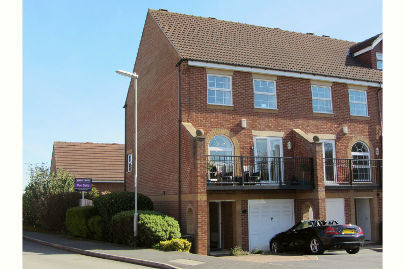 4 bedroom mews house for sale in Stoneleigh Lane, Shadwell, LS17 8FJ