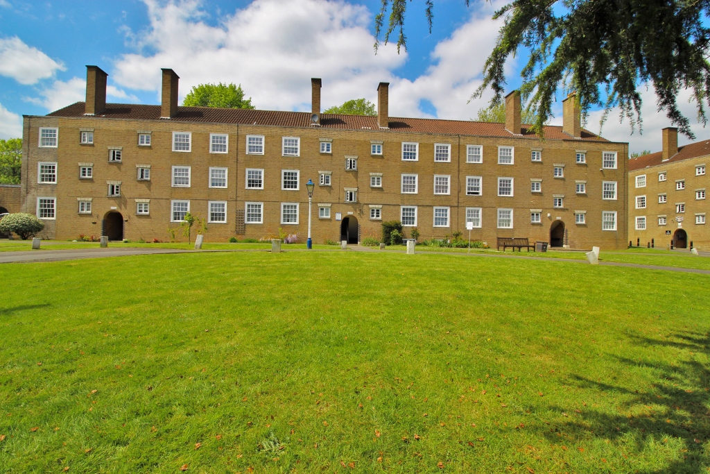 2 bedroom apartment for sale in Lammas Green, London, SE26 6LT