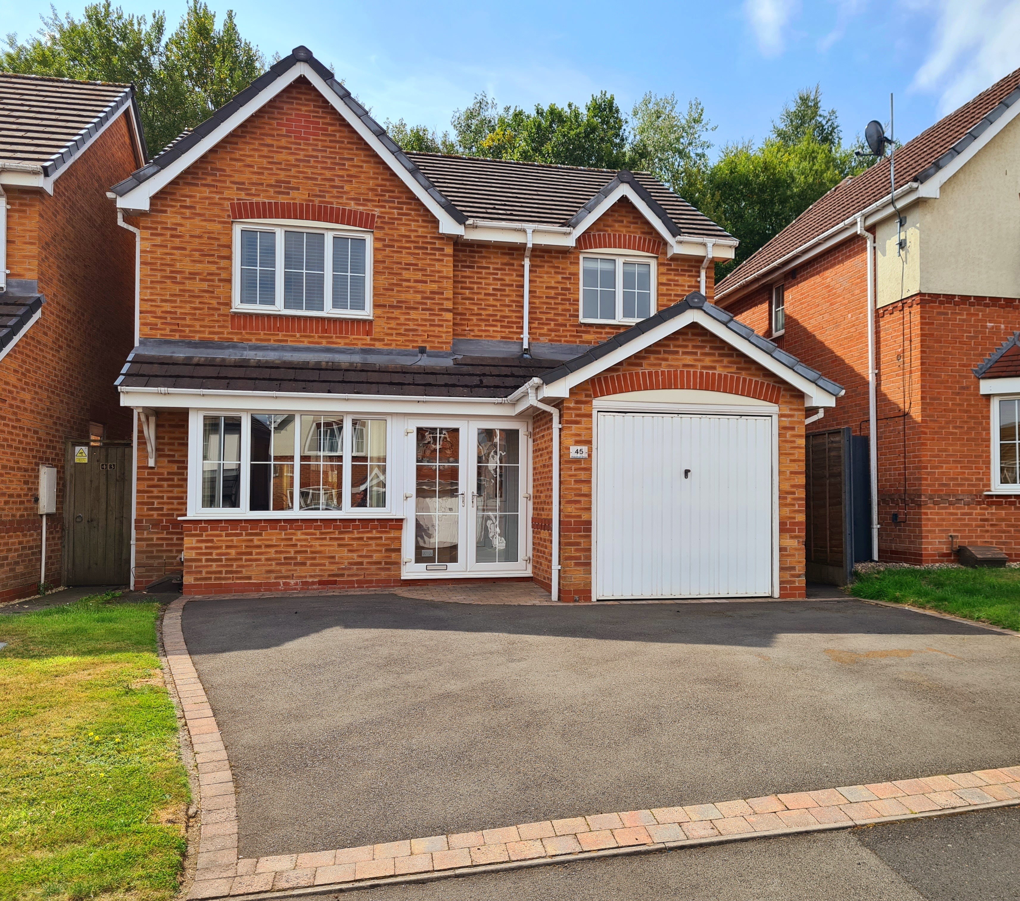 3 bedroom detached house for sale in Wakeman Drive, Oldbury, B69 1NQ