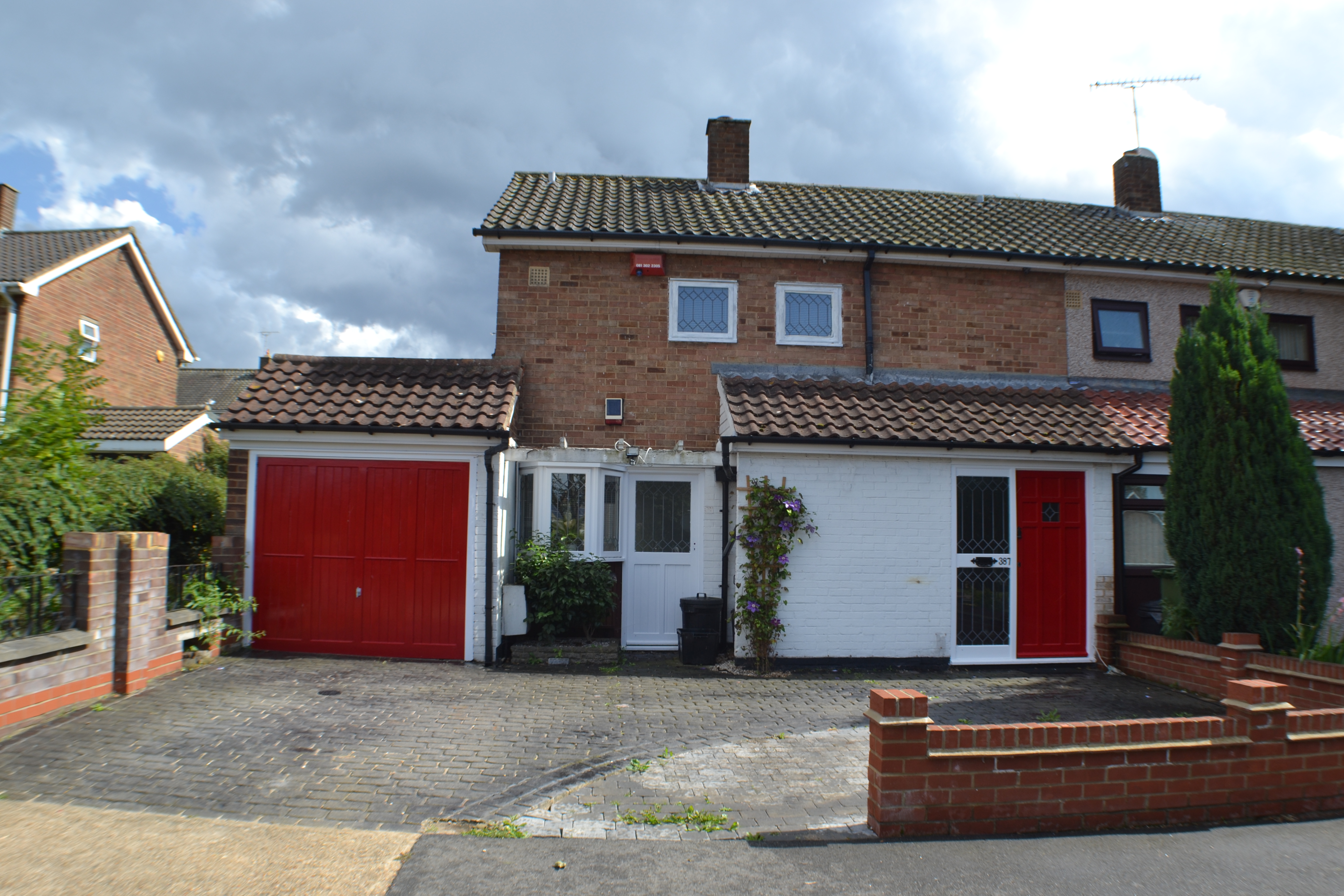 2 bedroom terraced house for sale in Whitmore Way, Basildon, SS14 2HL