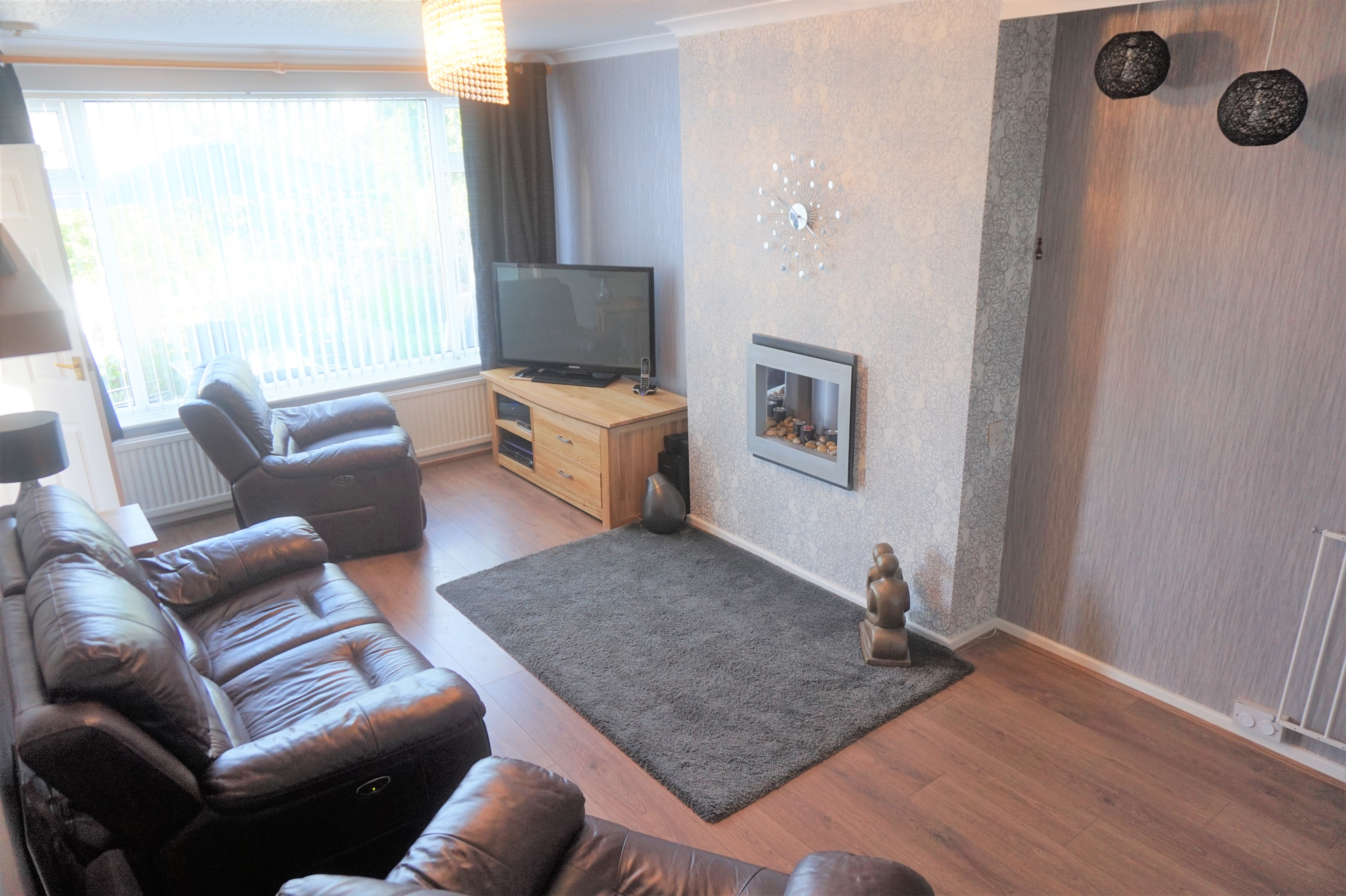 3 bedroom semi-detached house for sale in Den Lane, Oldham, OL4 4NN