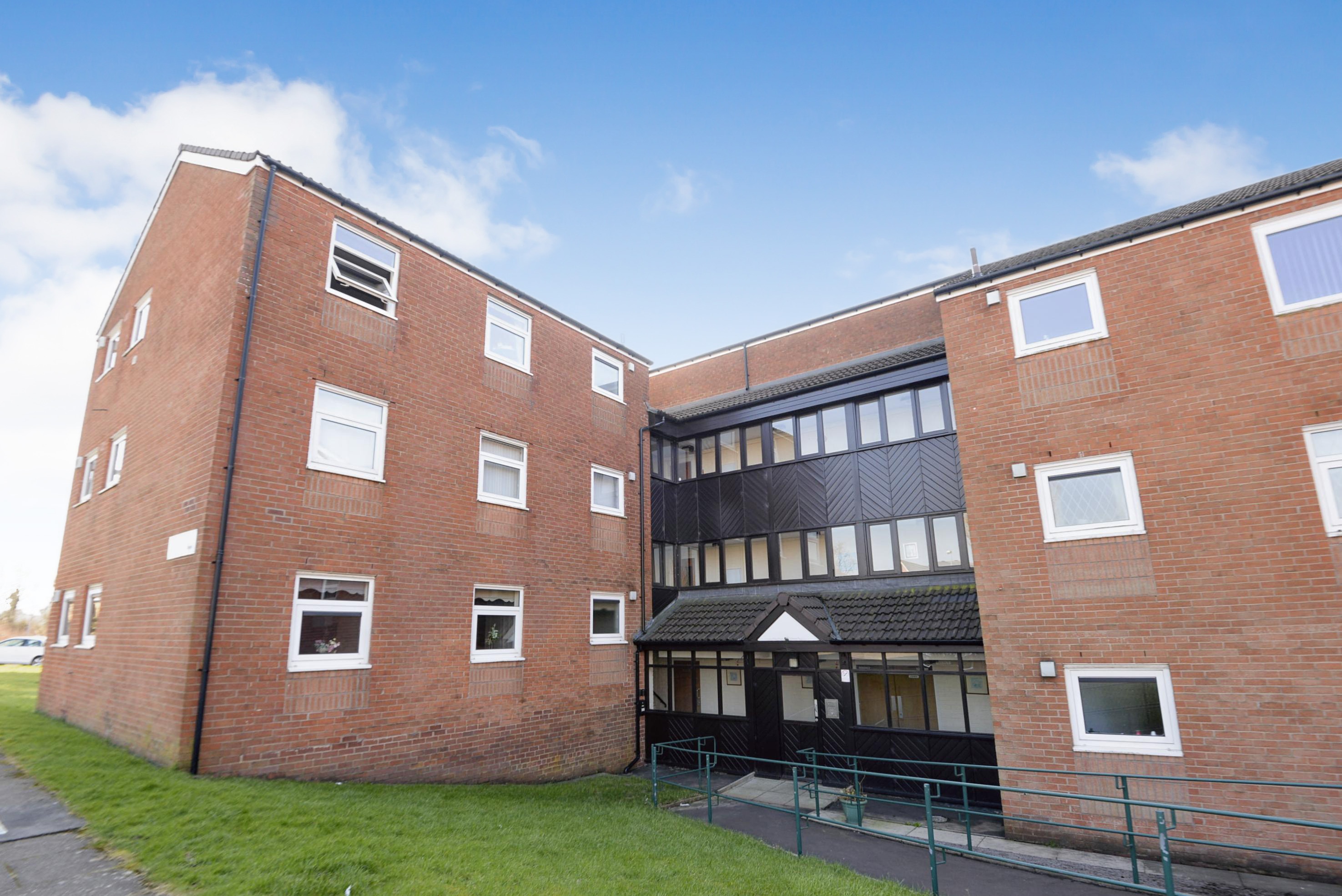 1 bedroom flat for sale in Great Howarth, Rochdale, OL12 9HD