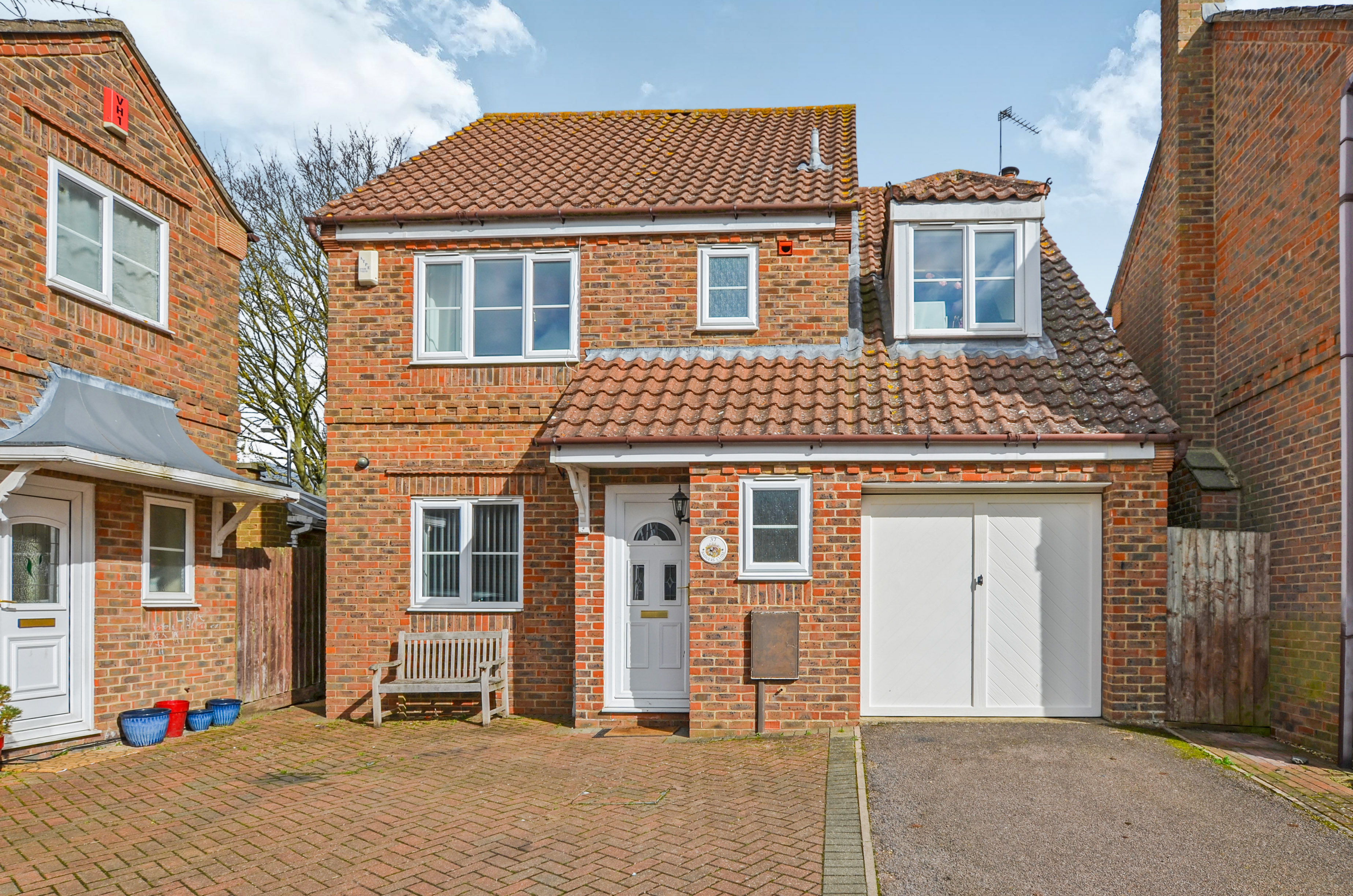 4 bedroom detached house for sale in Badgers Close, Bugbrooke ...