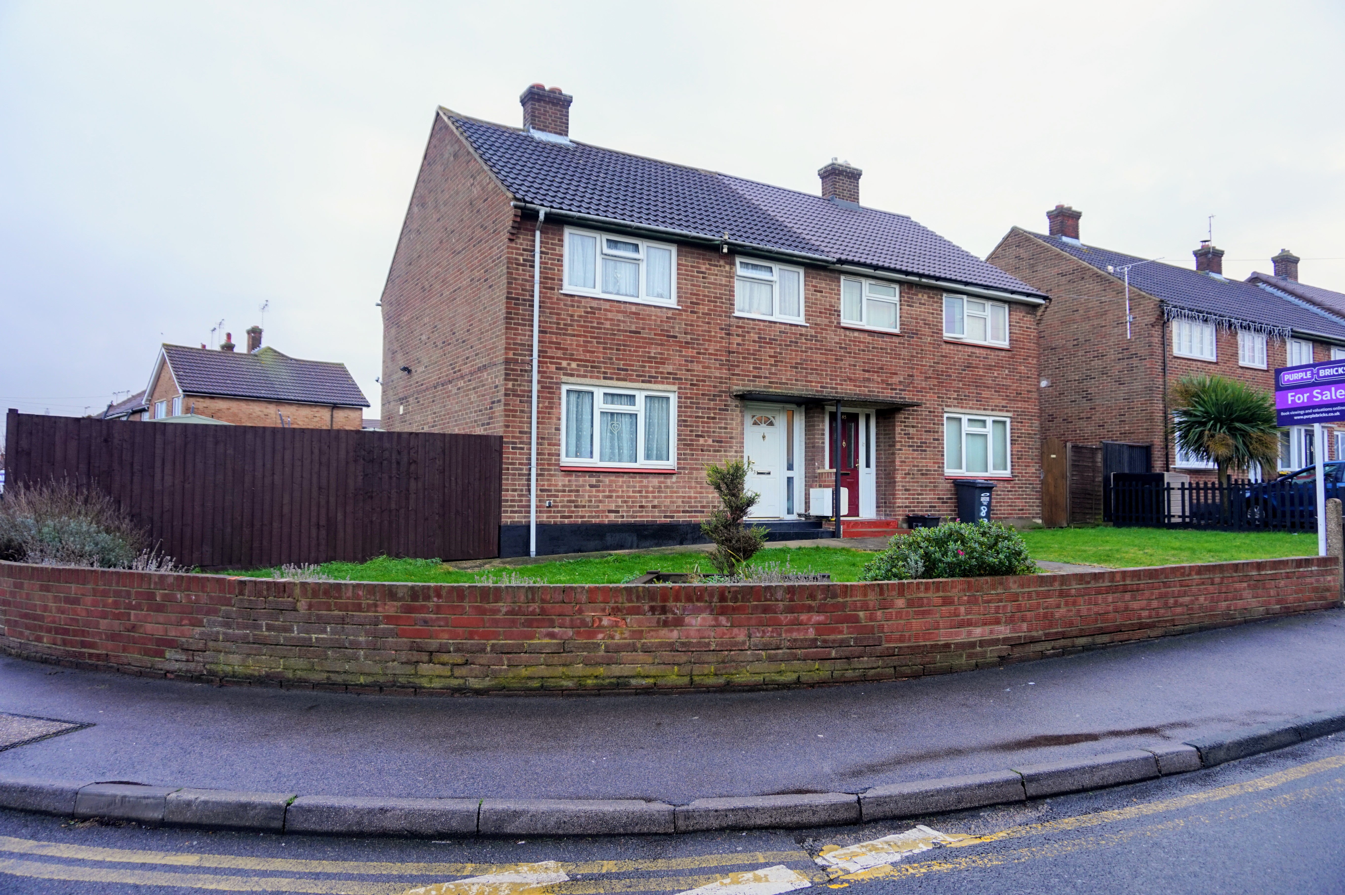 3 bedroom semi-detached house for sale in Hill House Road, Dartford ...