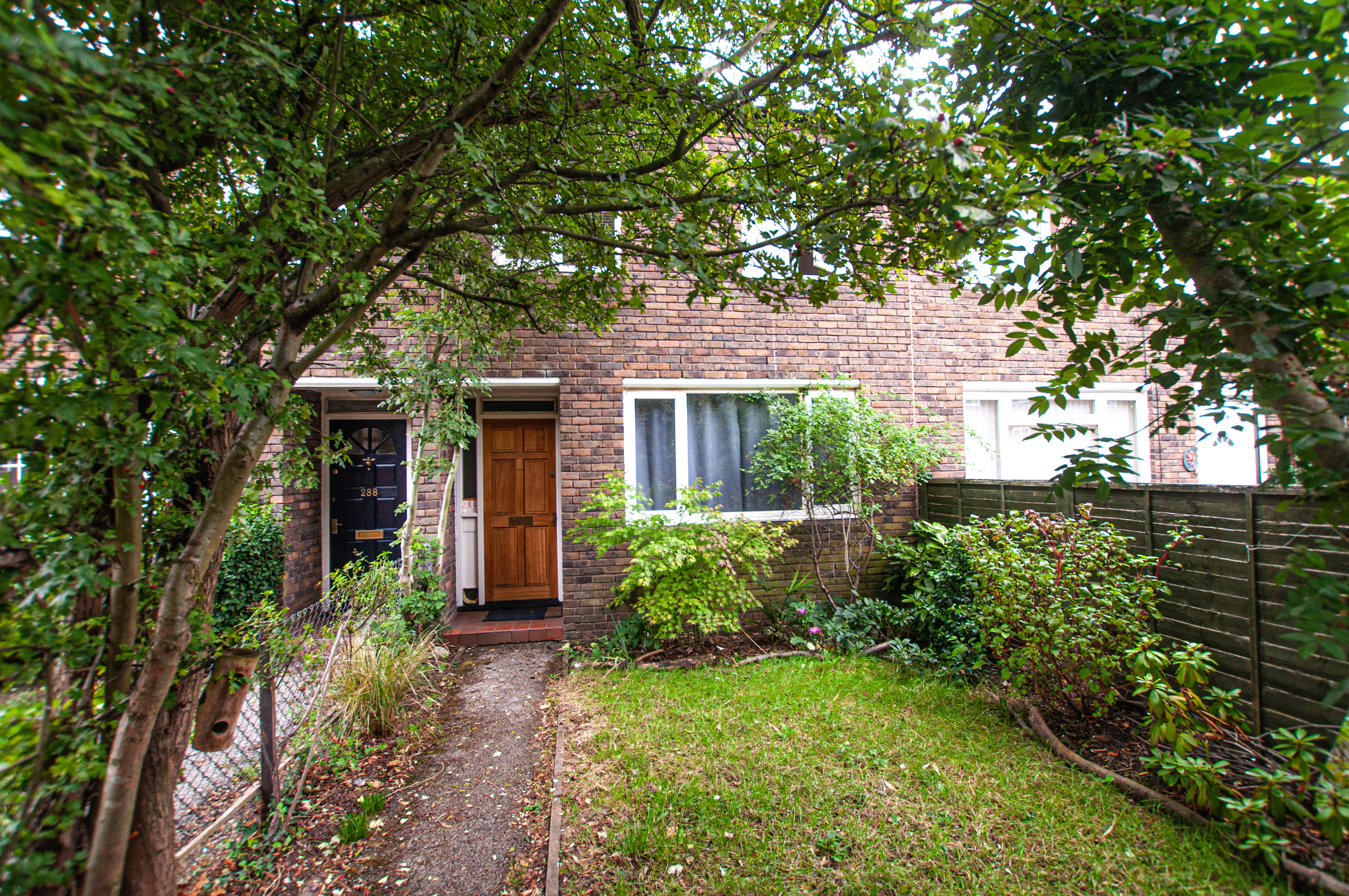 3 bedroom terraced house for sale in Dowdeswell Close, Roehampton, SW15 5RP