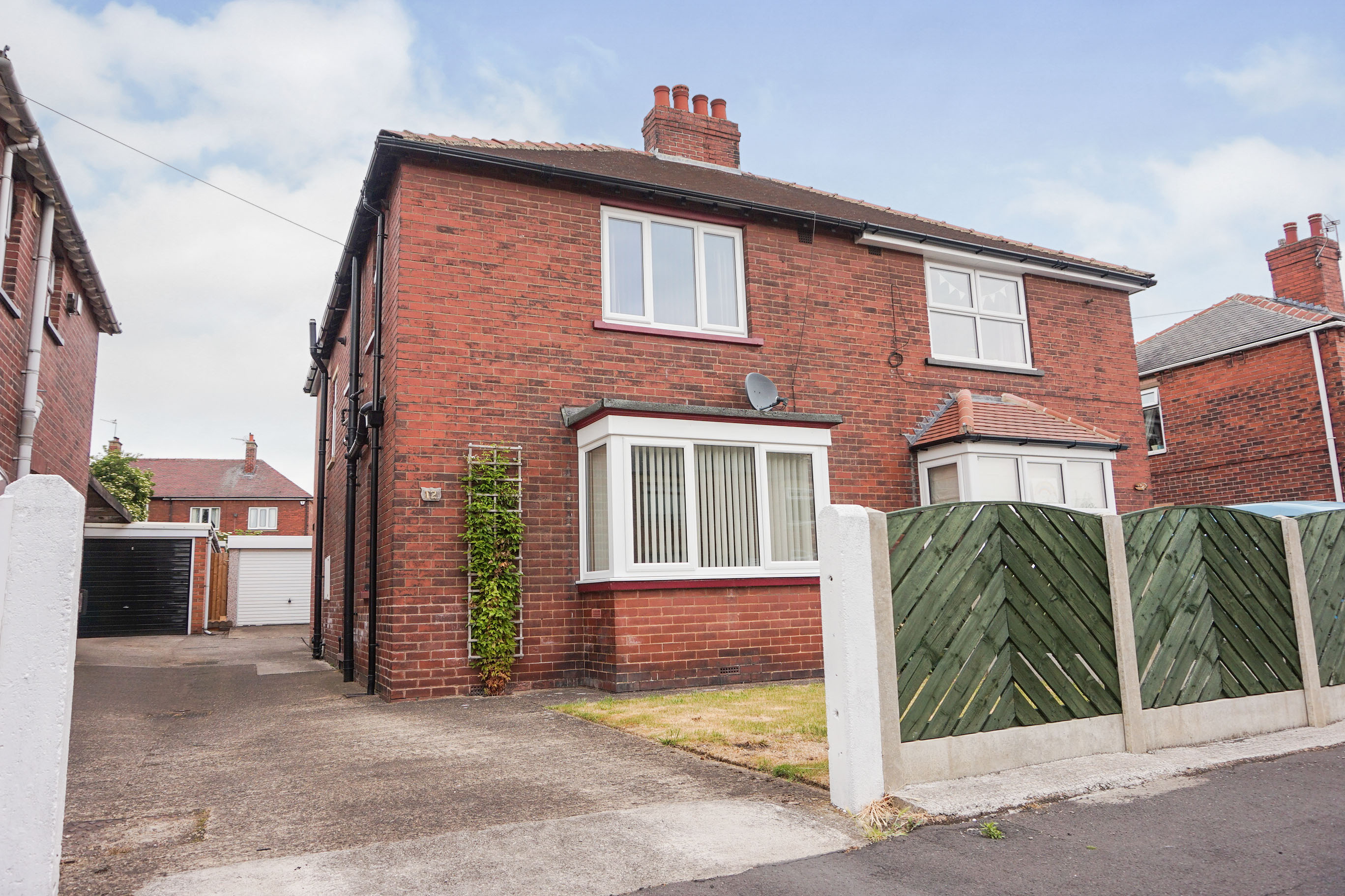 3 bedroom semi-detached house for sale in Farne Avenue, Wakefield, WF2 9ED