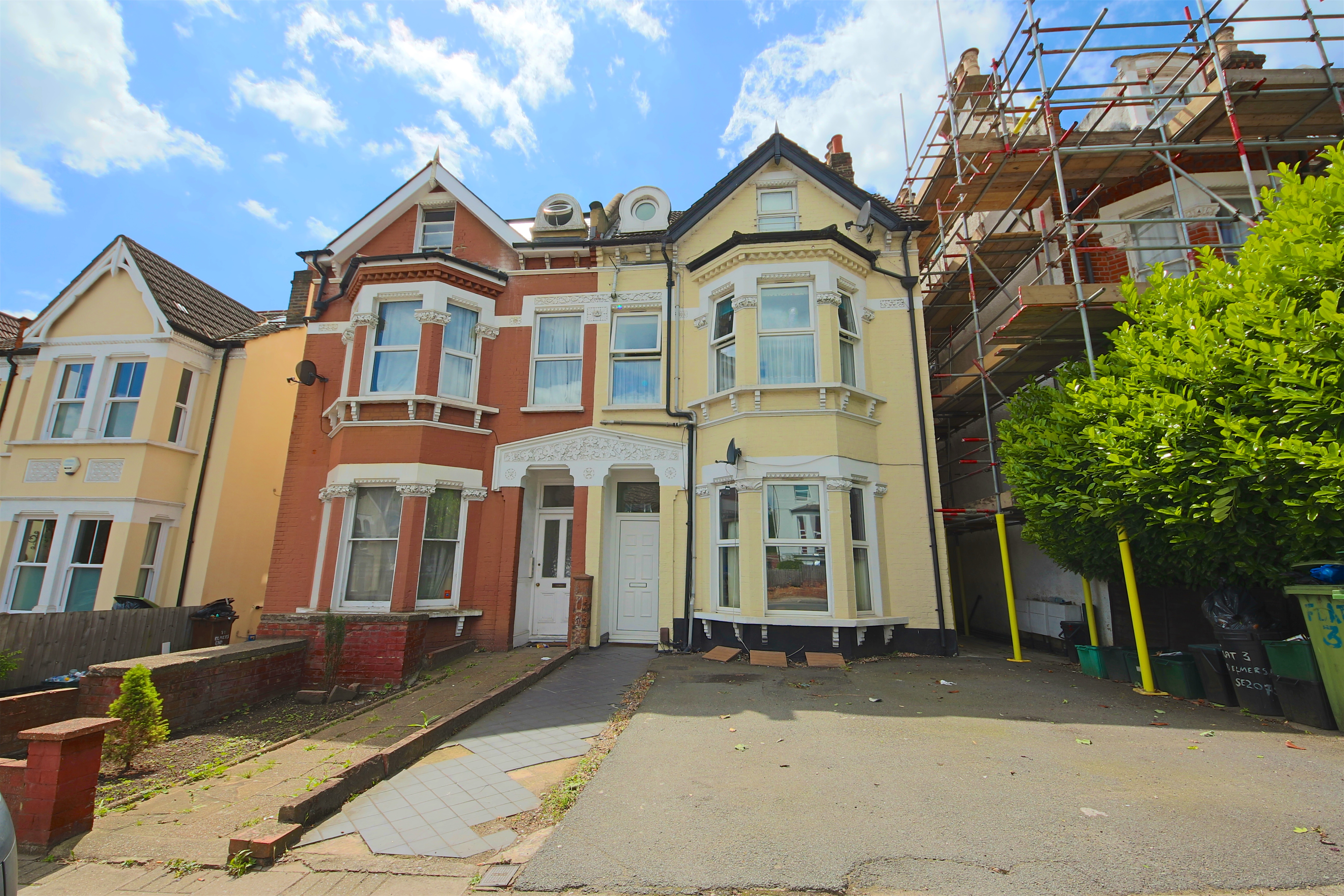 2 bedroom flat for sale in 12 Elmers End Road, London, SE20 7SN