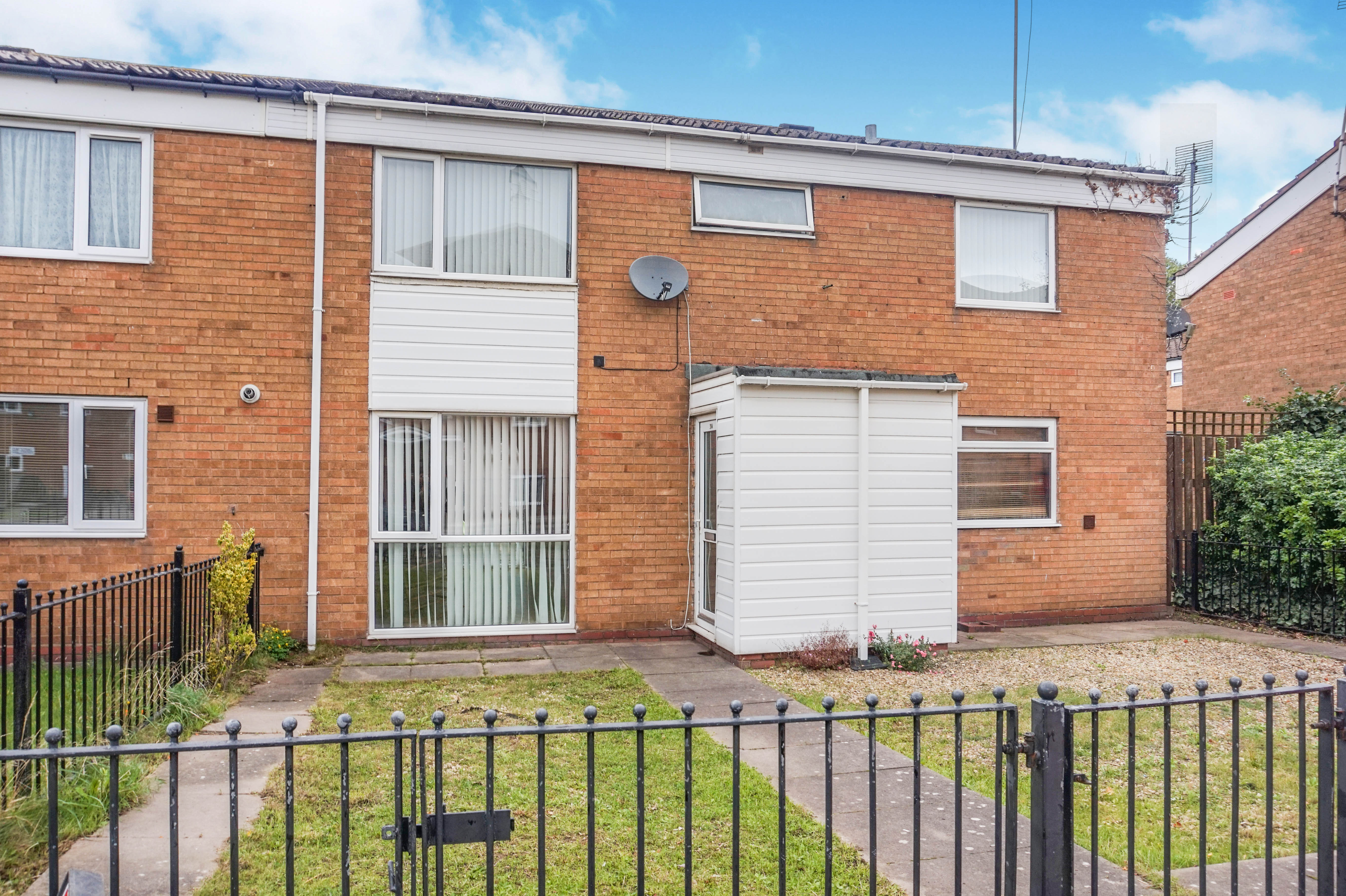 4 bedroom end of terrace house for sale in Yatesbury Avenue, Castle ...