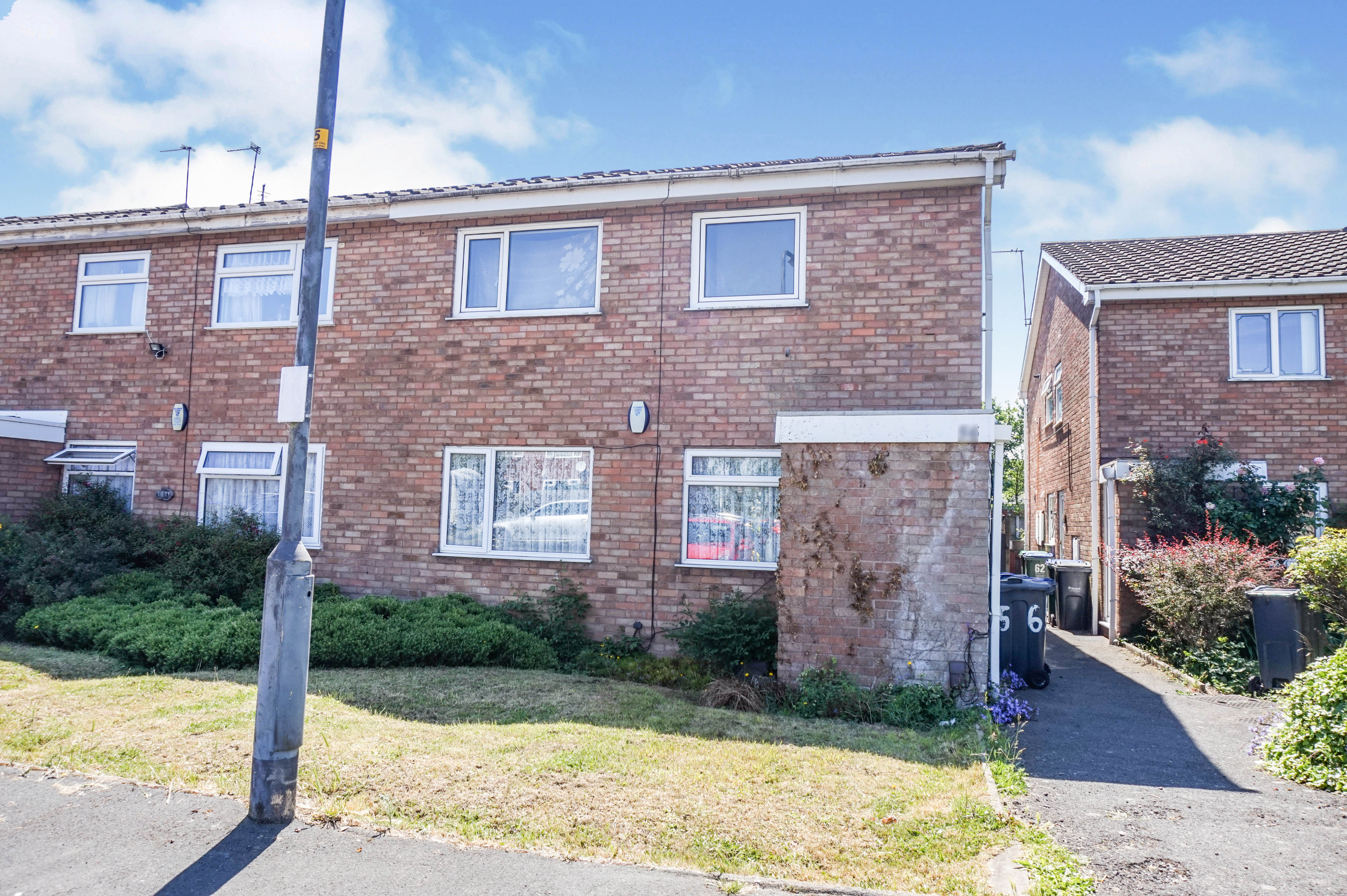 2 bedroom ground floor flat for sale in Warren Close, Tipton, DY4 9PG