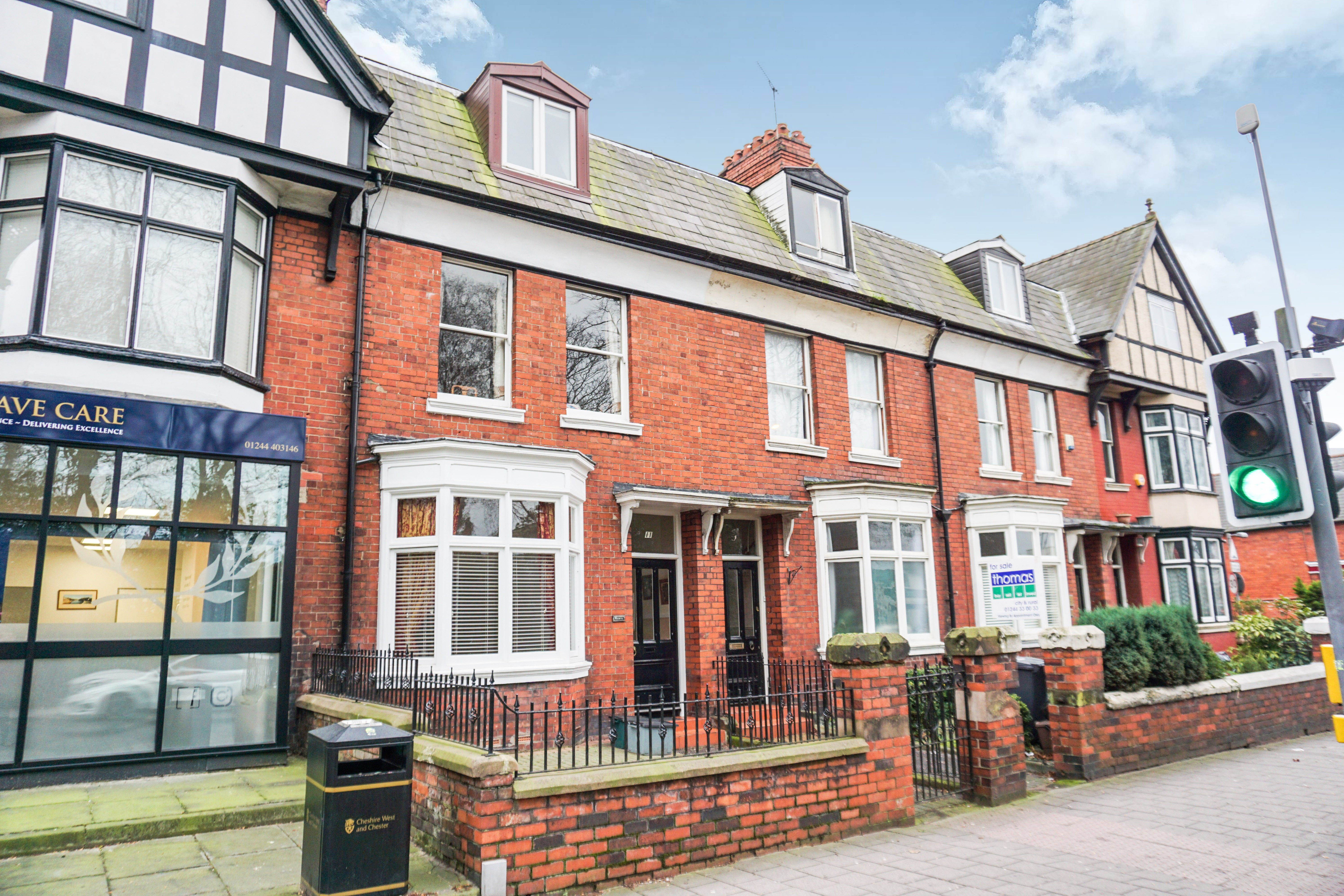 4 bedroom terraced house for sale in Hoole Road Chester, Chester, CH2 3NH