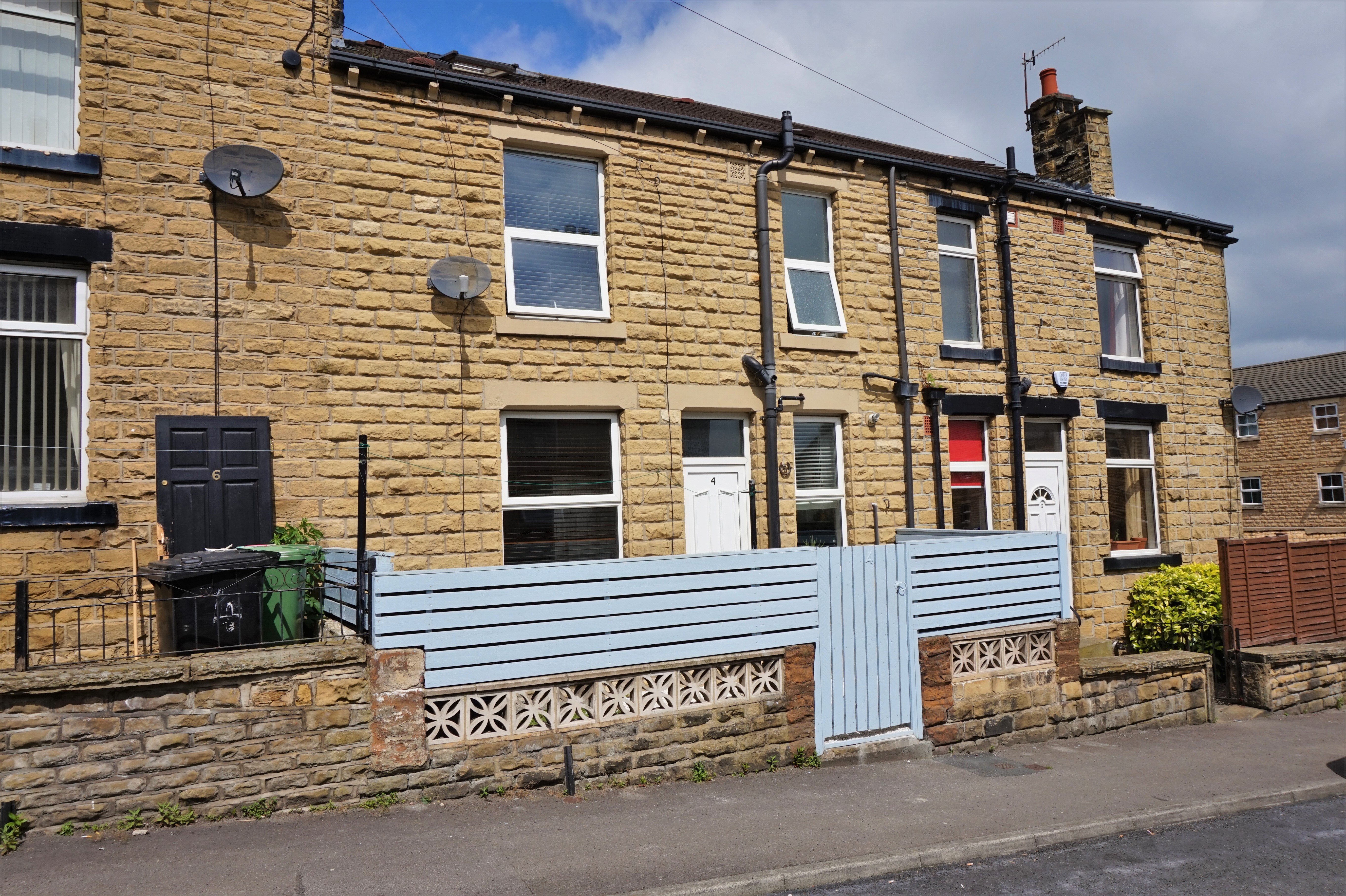 2 bedroom terraced house to rent in Nunthorpe Road, Leeds, LS13 1JS