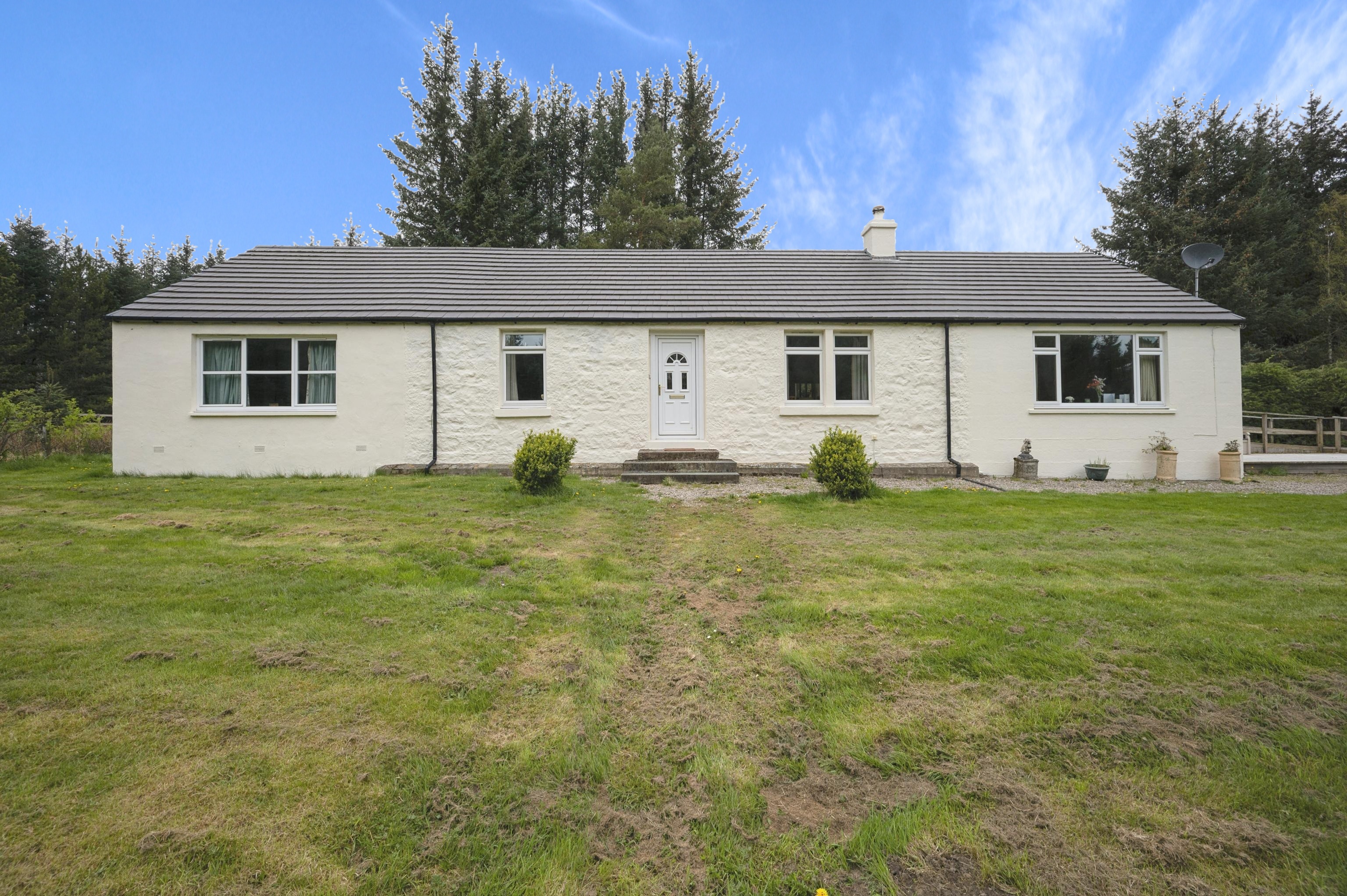 3 bedroom detached bungalow for sale in Whitebridge, Inverness, IV2 6UP
