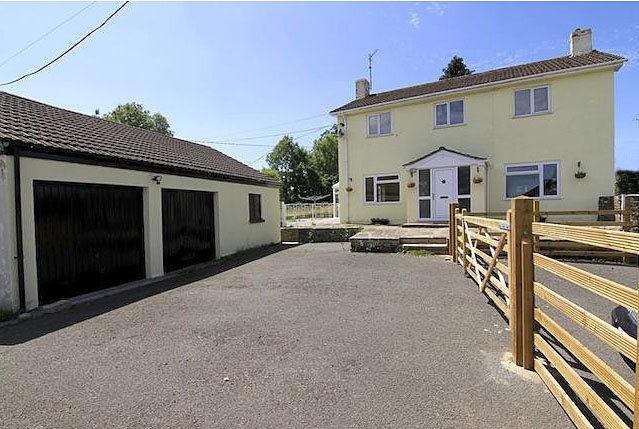 4 bedroom detached house for sale in Old Monmouth Road, Abergavenny ...