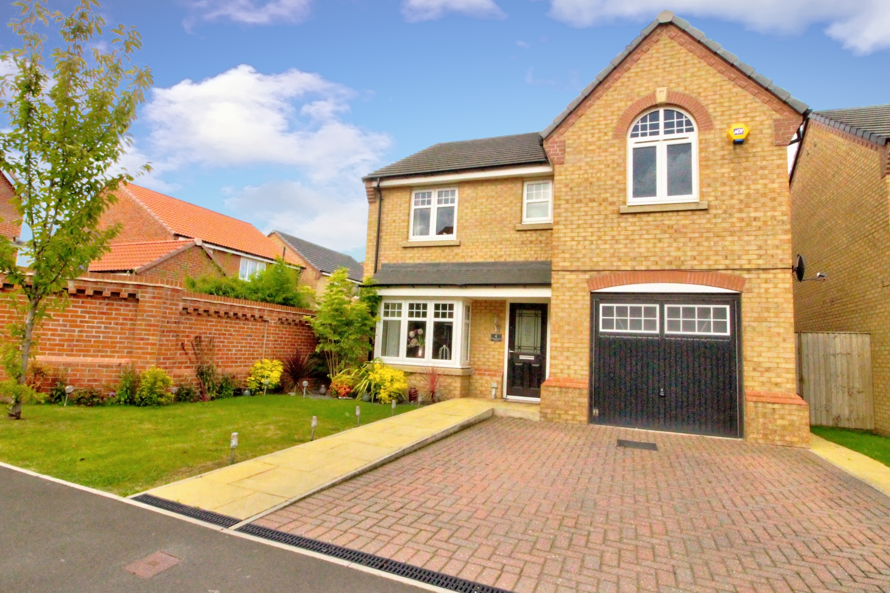 4 bedroom detached house for sale in Hazelwood Drive, Barnsley, S71 5FS