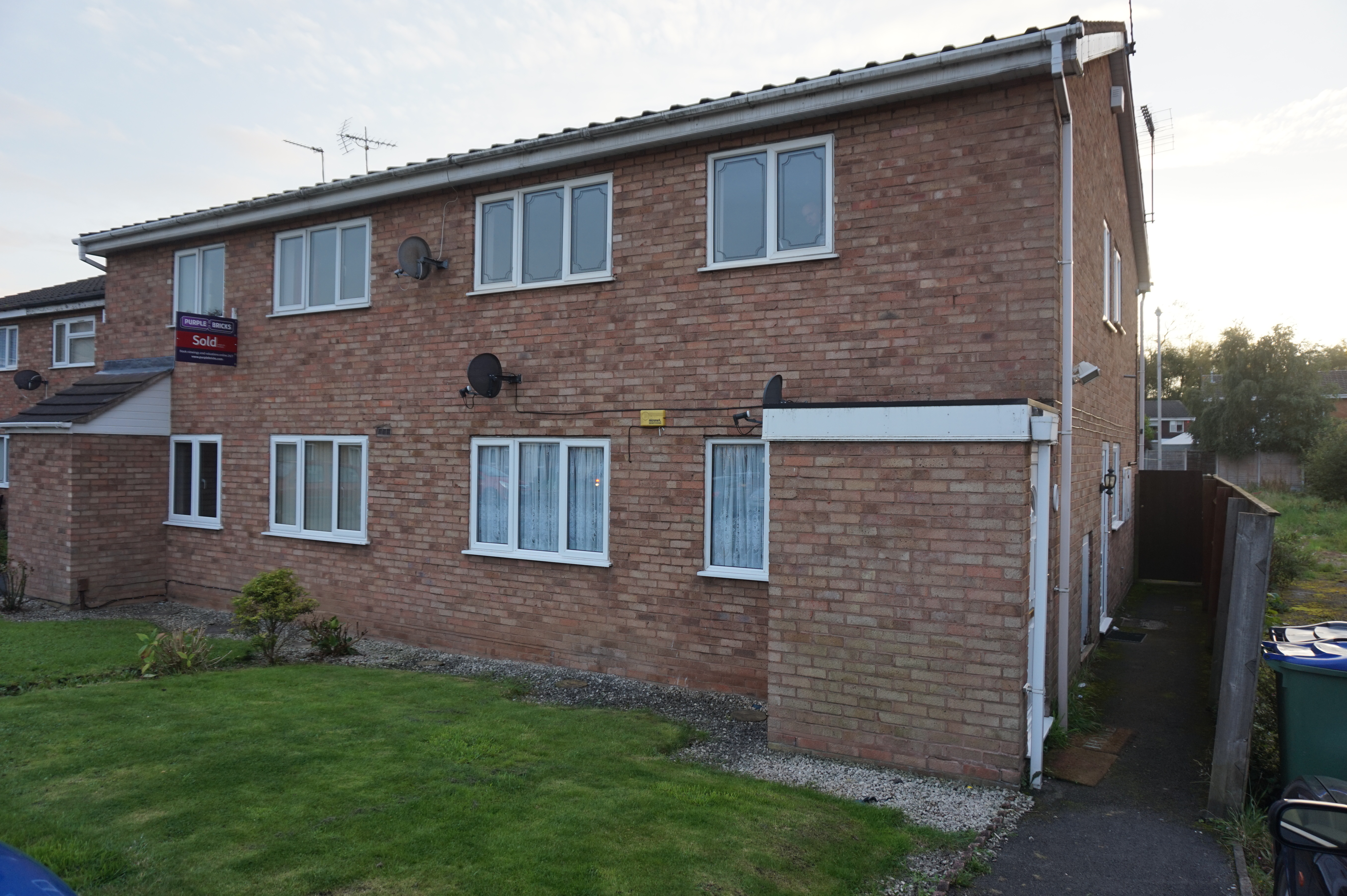2 bedroom maisonette to rent in Warren Close, Tipton, DY4 9PG