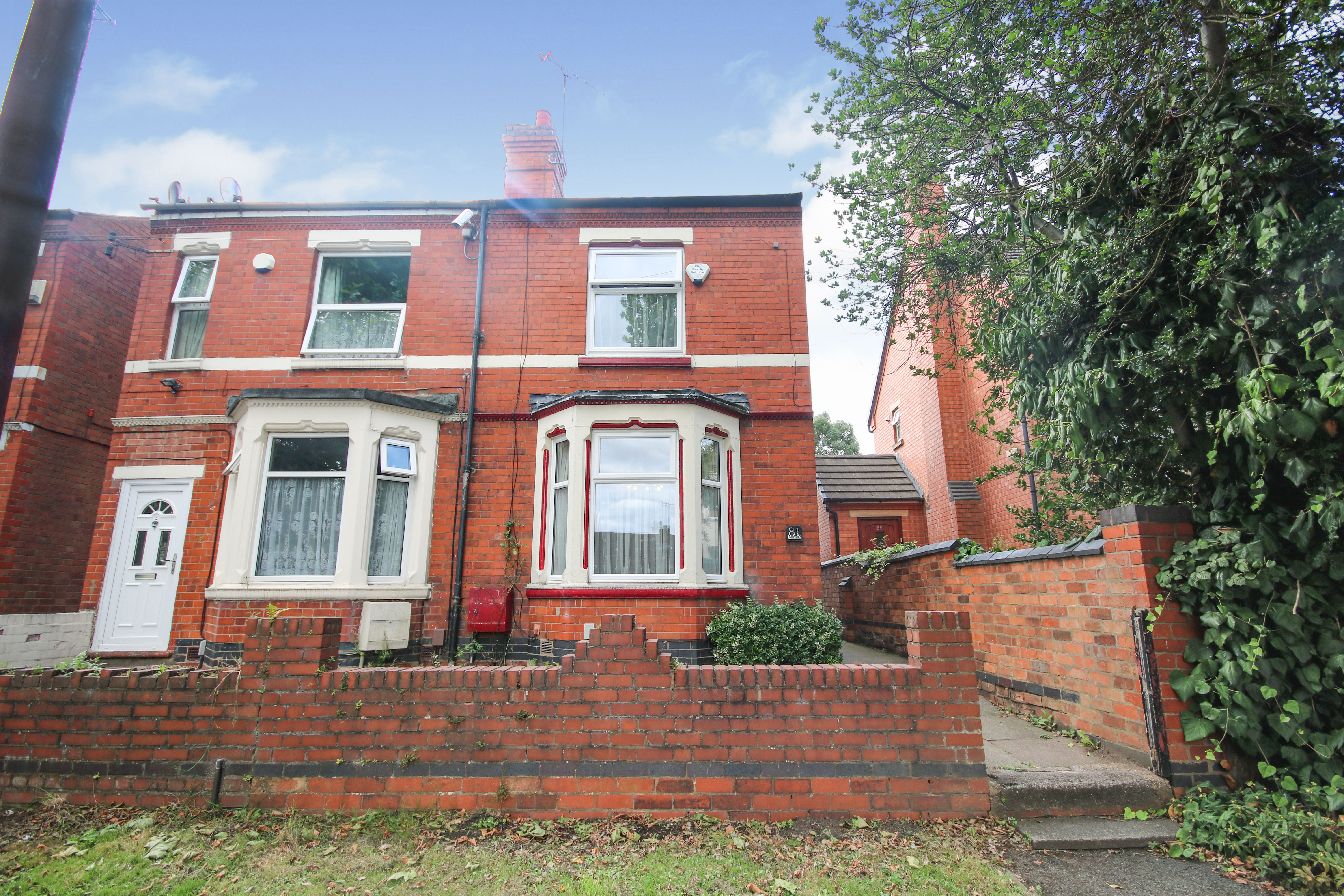 3 bedroom semi-detached house for sale in Lythalls Lane, Coventry, CV6 6FN