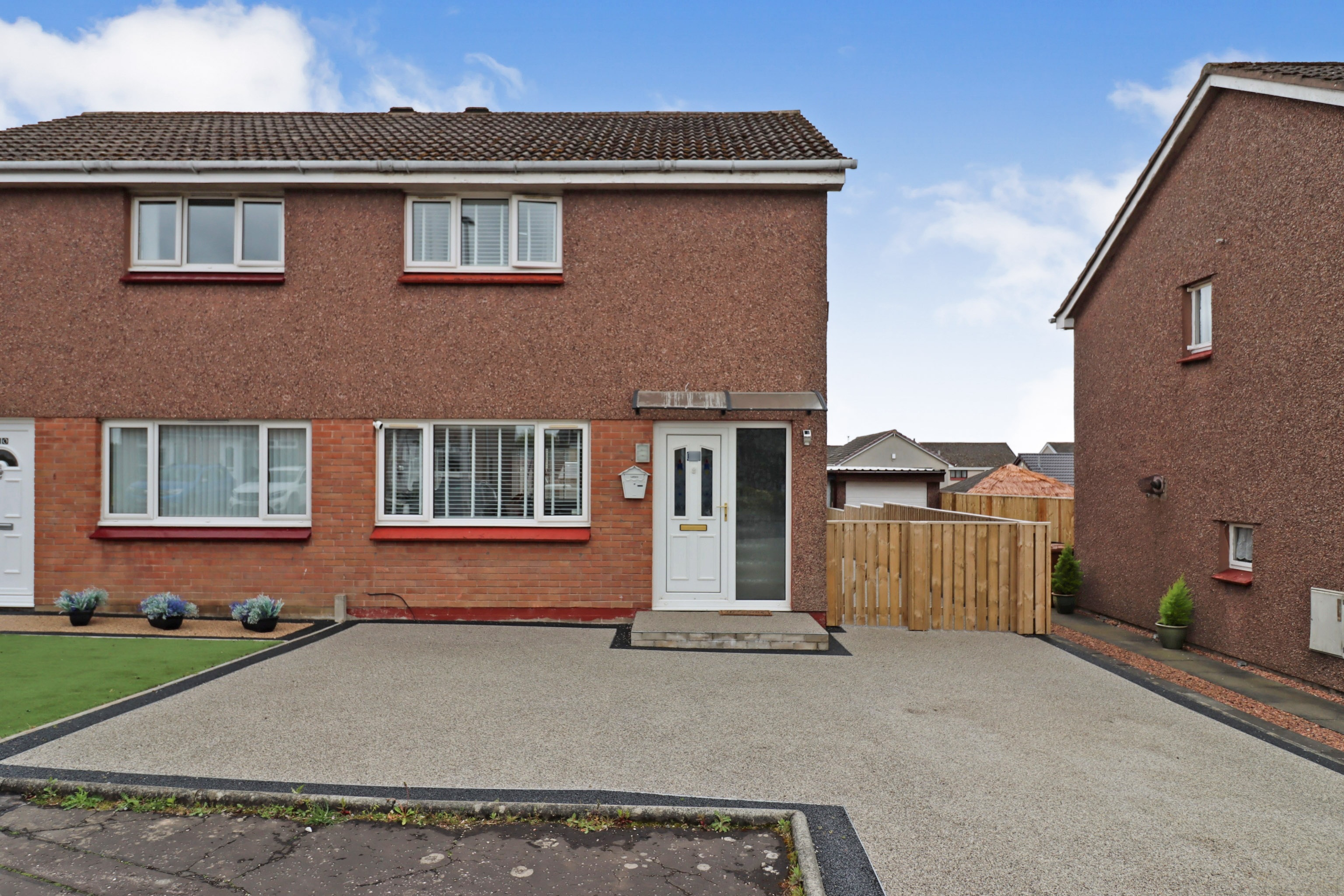 2 bedroom semi-detached house for sale in Carradale Gardens, Kirkcaldy ...