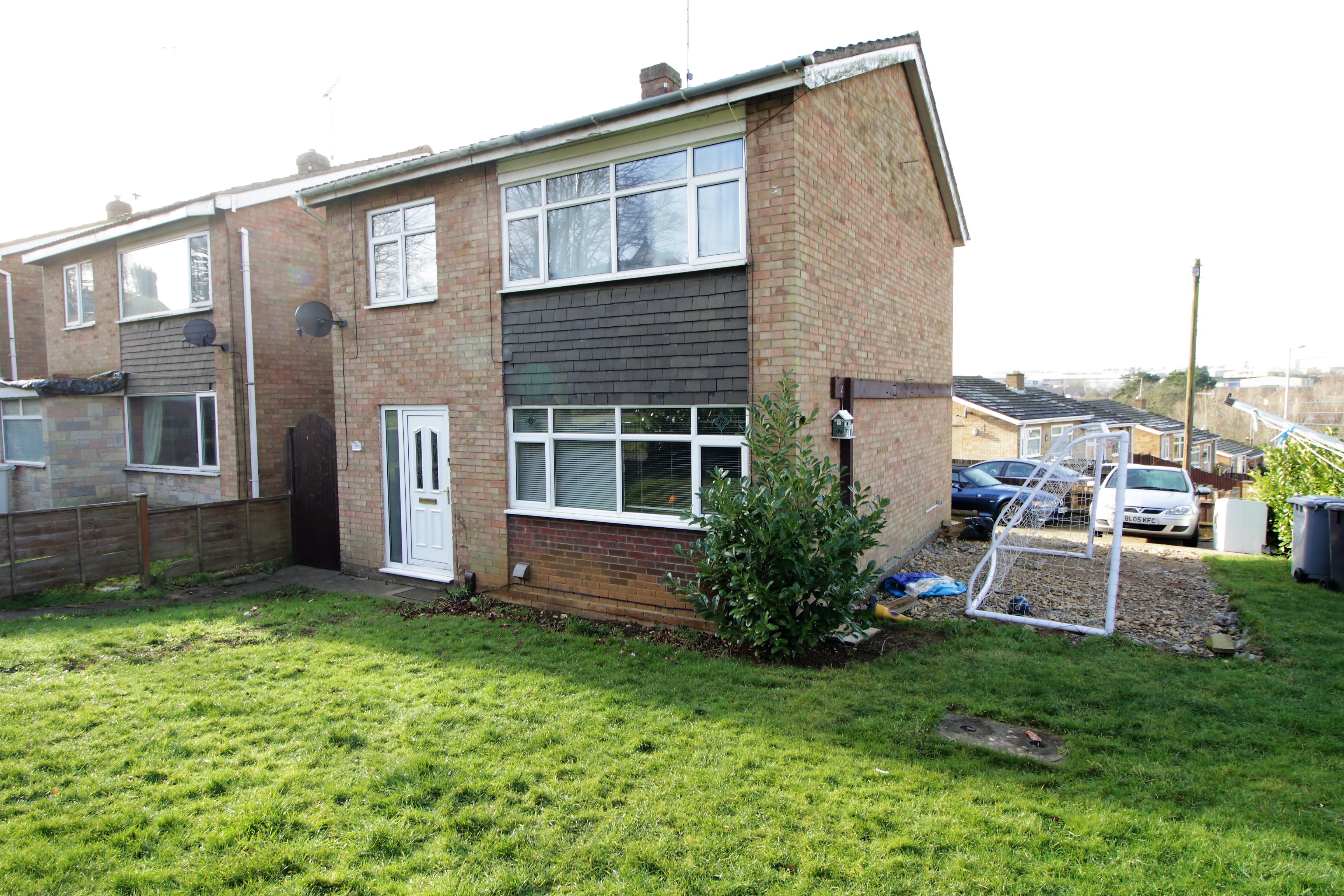 3 bedroom detached house for sale in Rockingham Road, Kettering, NN16 9JD