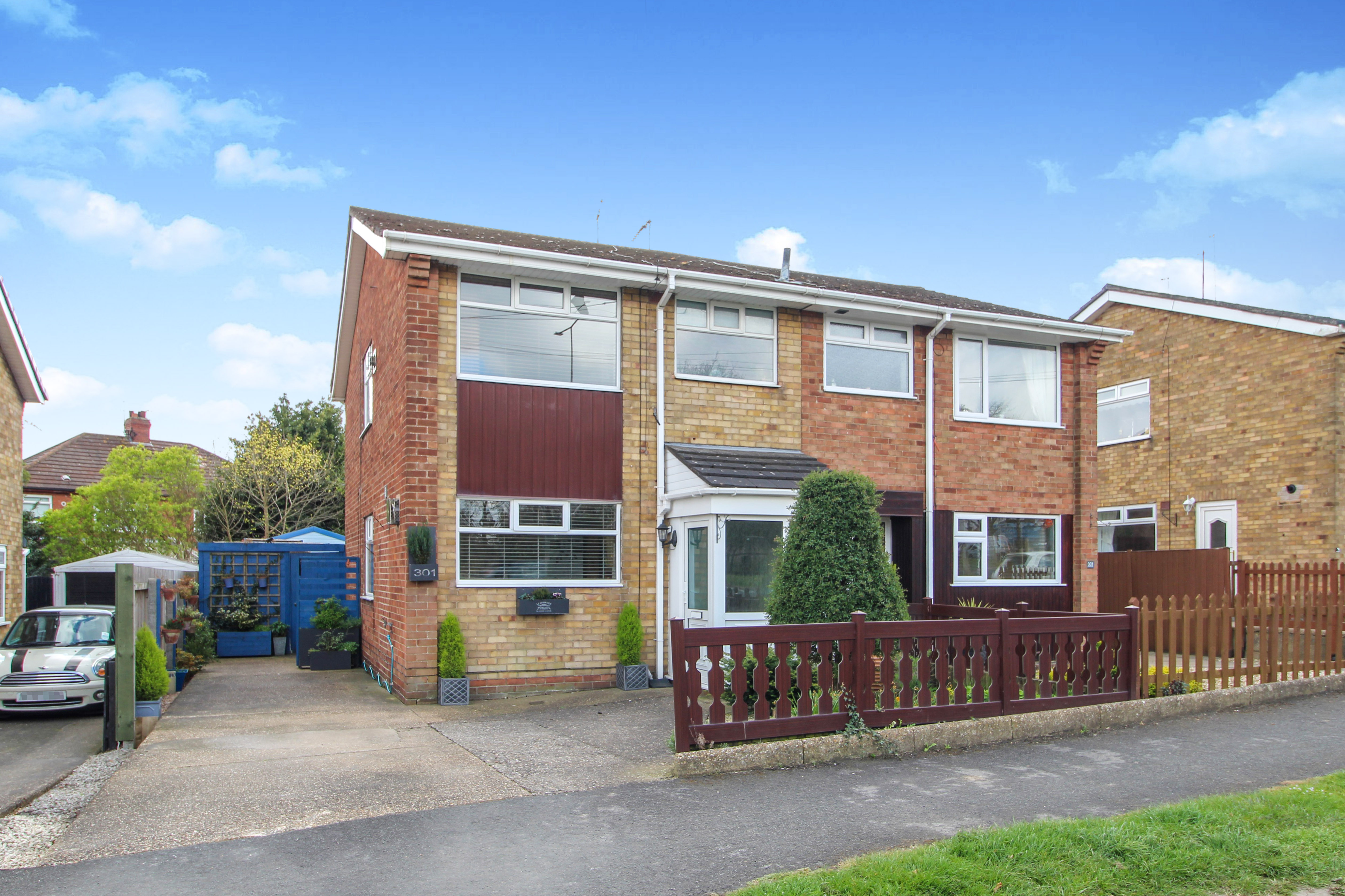 3 bedroom semi-detached house for sale in Boothferry Road, Hessle, HU13 0NQ