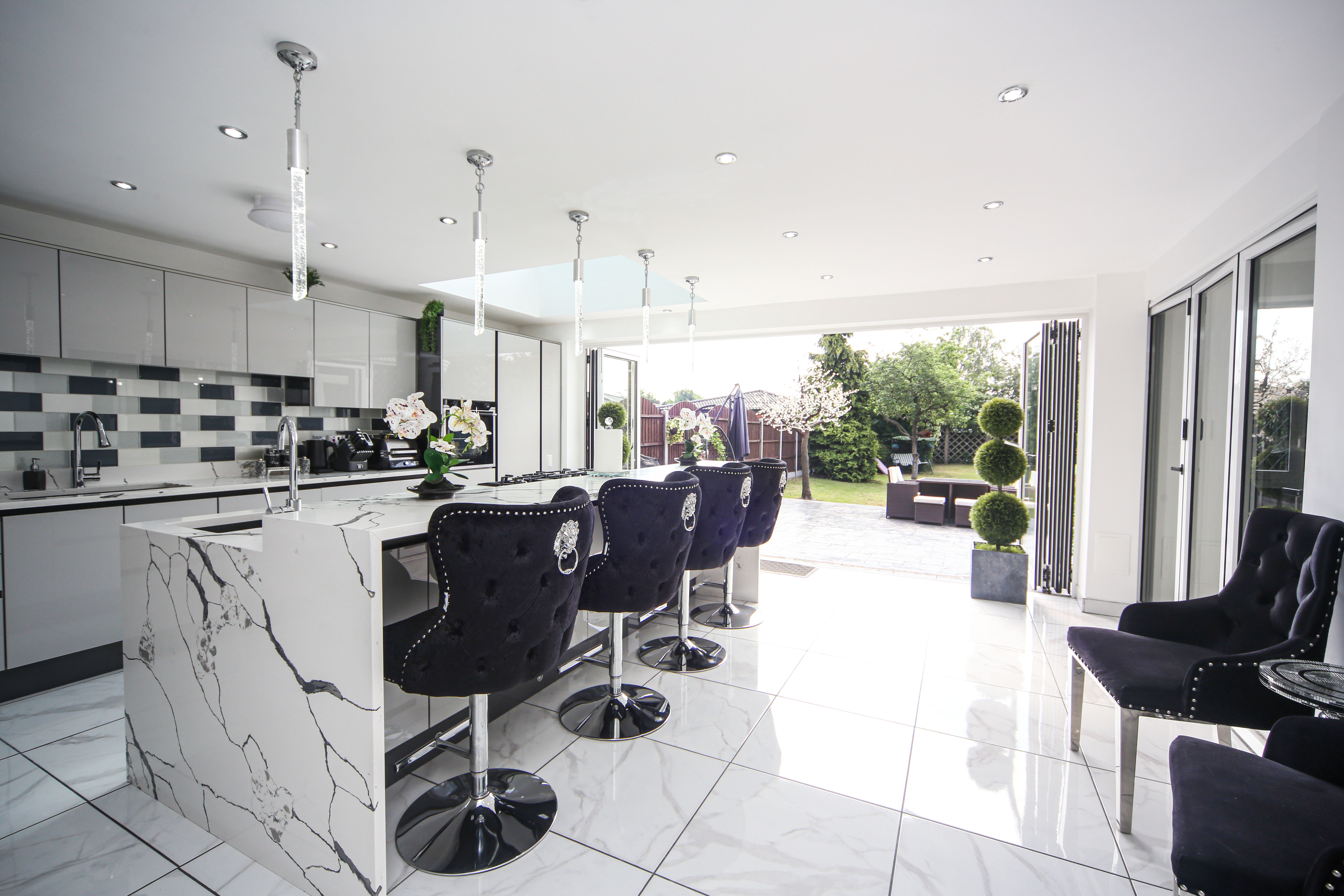 4 bedroom detached house for sale in Old Lode Lane, Solihull, B92 8NQ