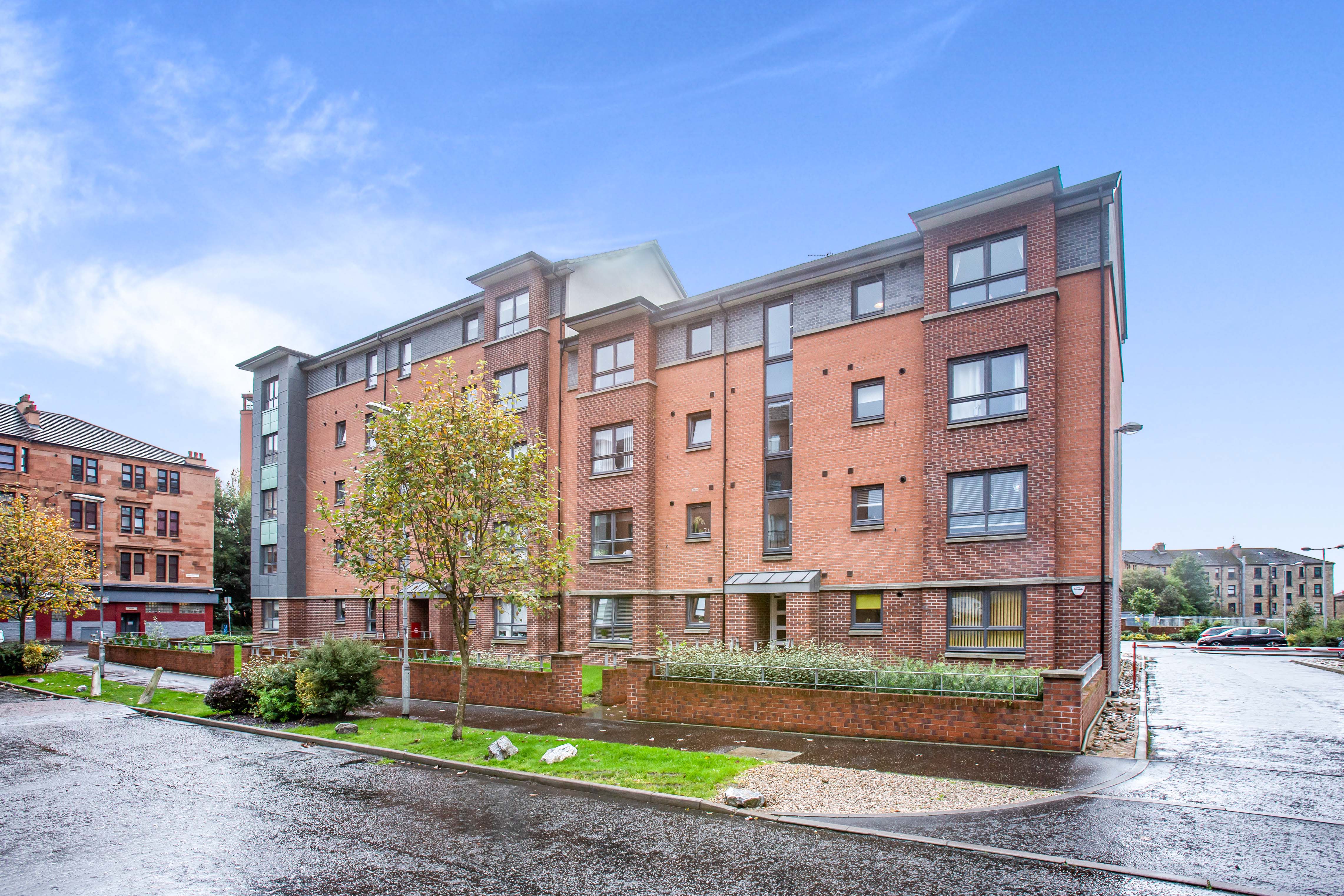 2 bedroom flat for sale in 3 Springfield Gardens, Glasgow, G31 4HS