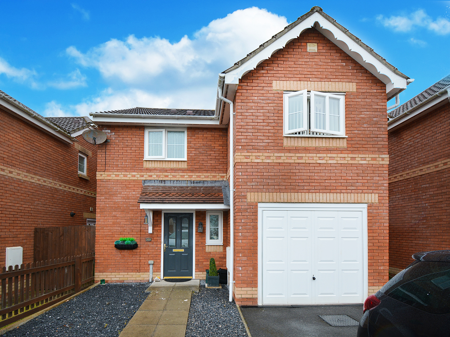 3 bedroom detached house for sale in Pant Bryn Isaf, Llanelli, SA14 9GD