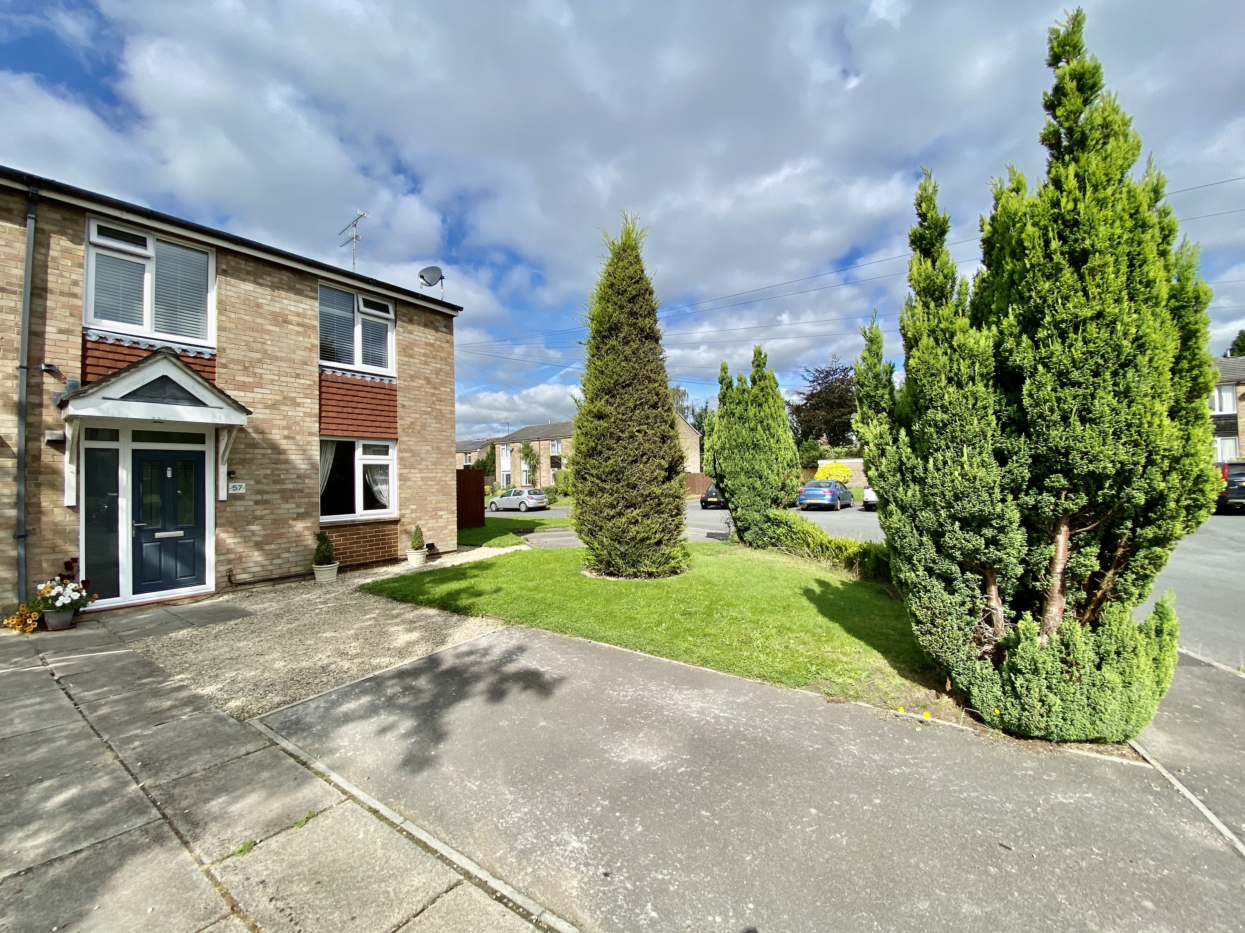 3 bedroom semi-detached house for sale in Nursteed Close, Devizes, SN10 3EU