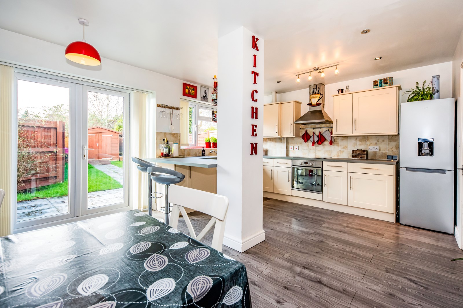 3 bedroom end of terrace house for sale in Cedar Way, Guildford, GU1 1JH