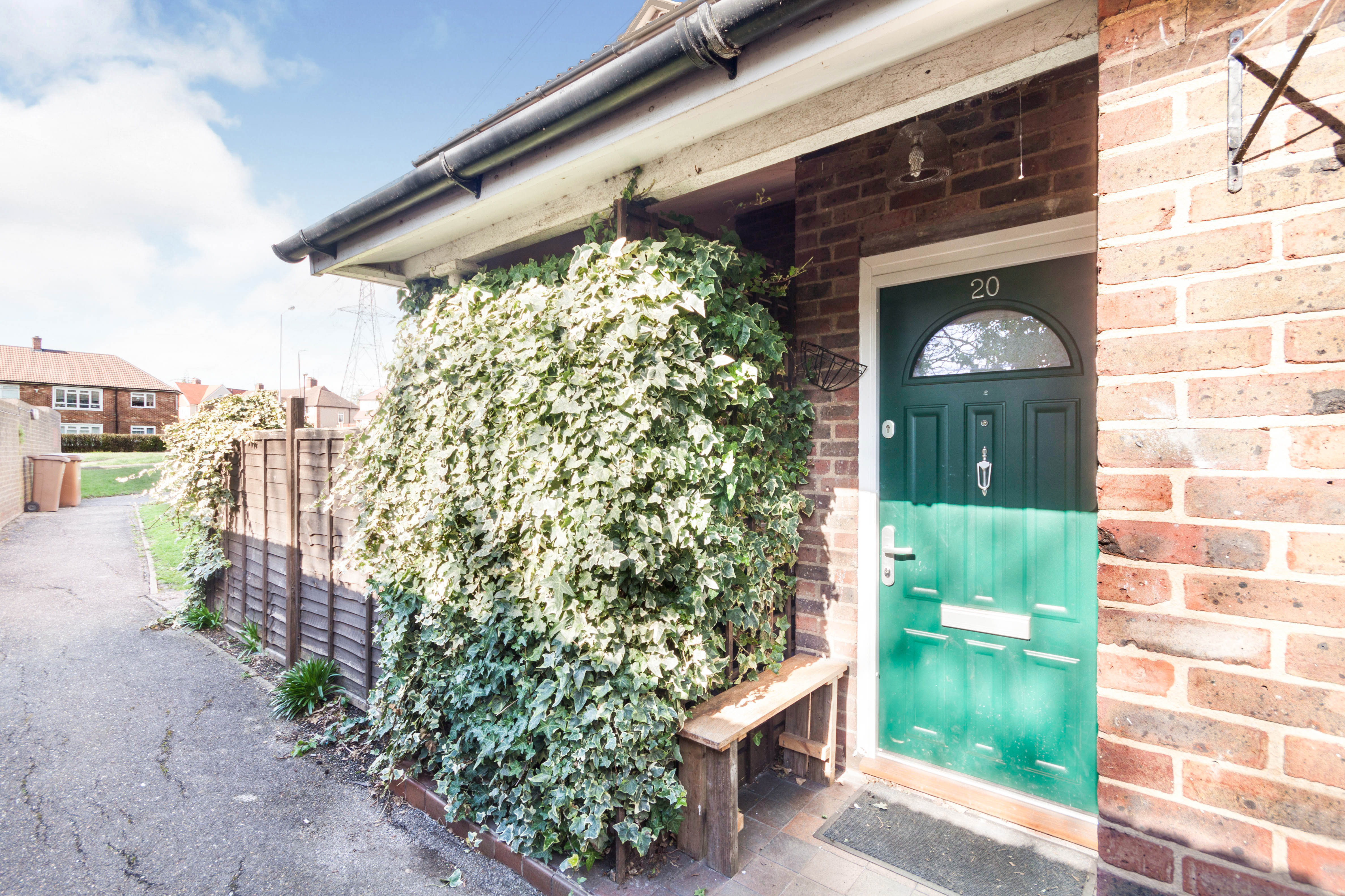 2 bedroom maisonette for sale in Stonecot Hill, Sutton, SM3 9HX